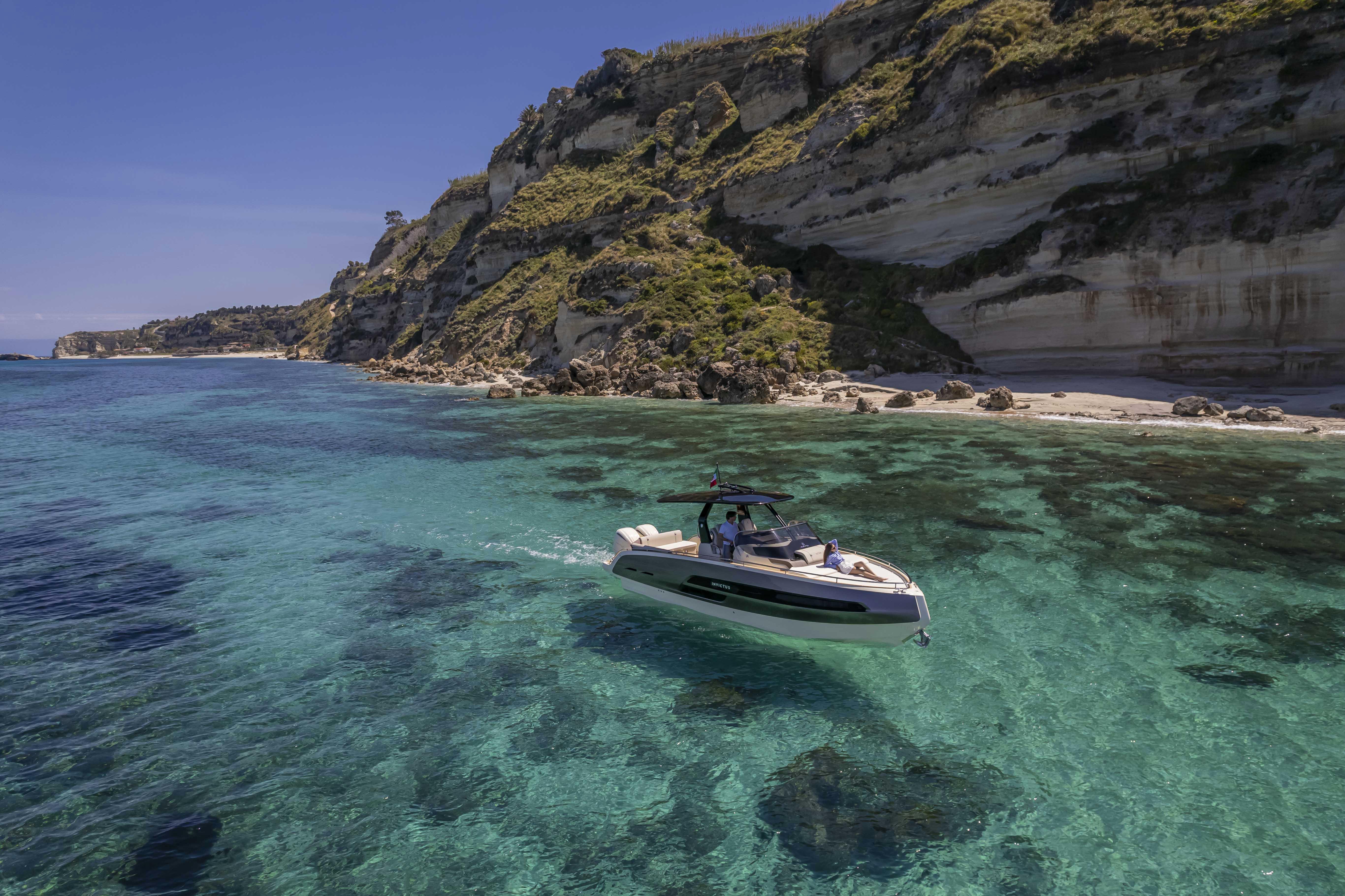 2024 Invictus 320GTS Cruiser for sale - YachtWorld