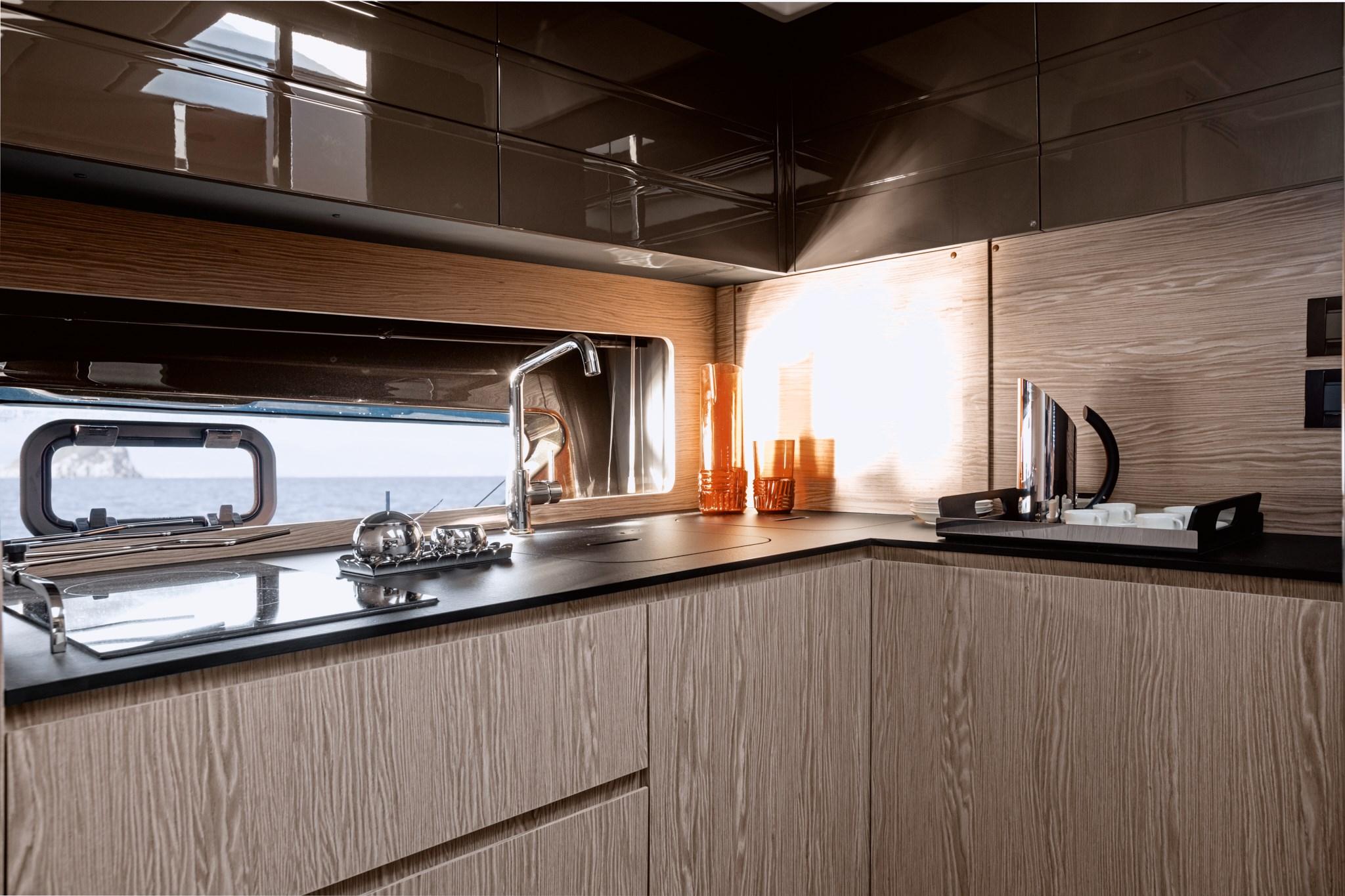 2020 Azimut Atlantis 45 Express Cruiser for sale - YachtWorld