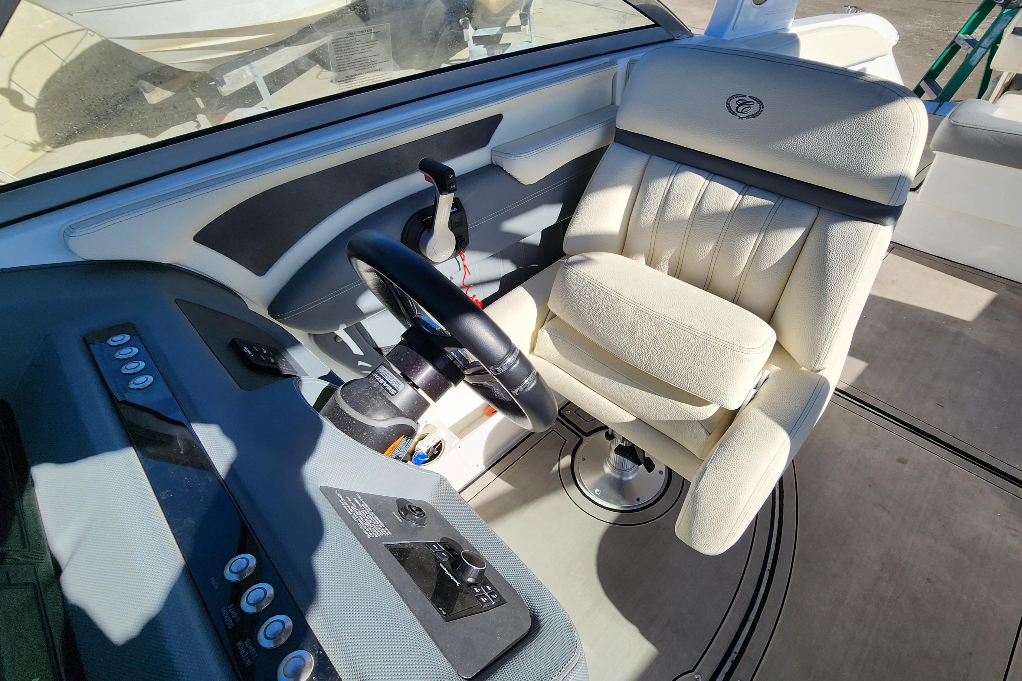 2021 Cobalt 25SC Runabout for sale - YachtWorld