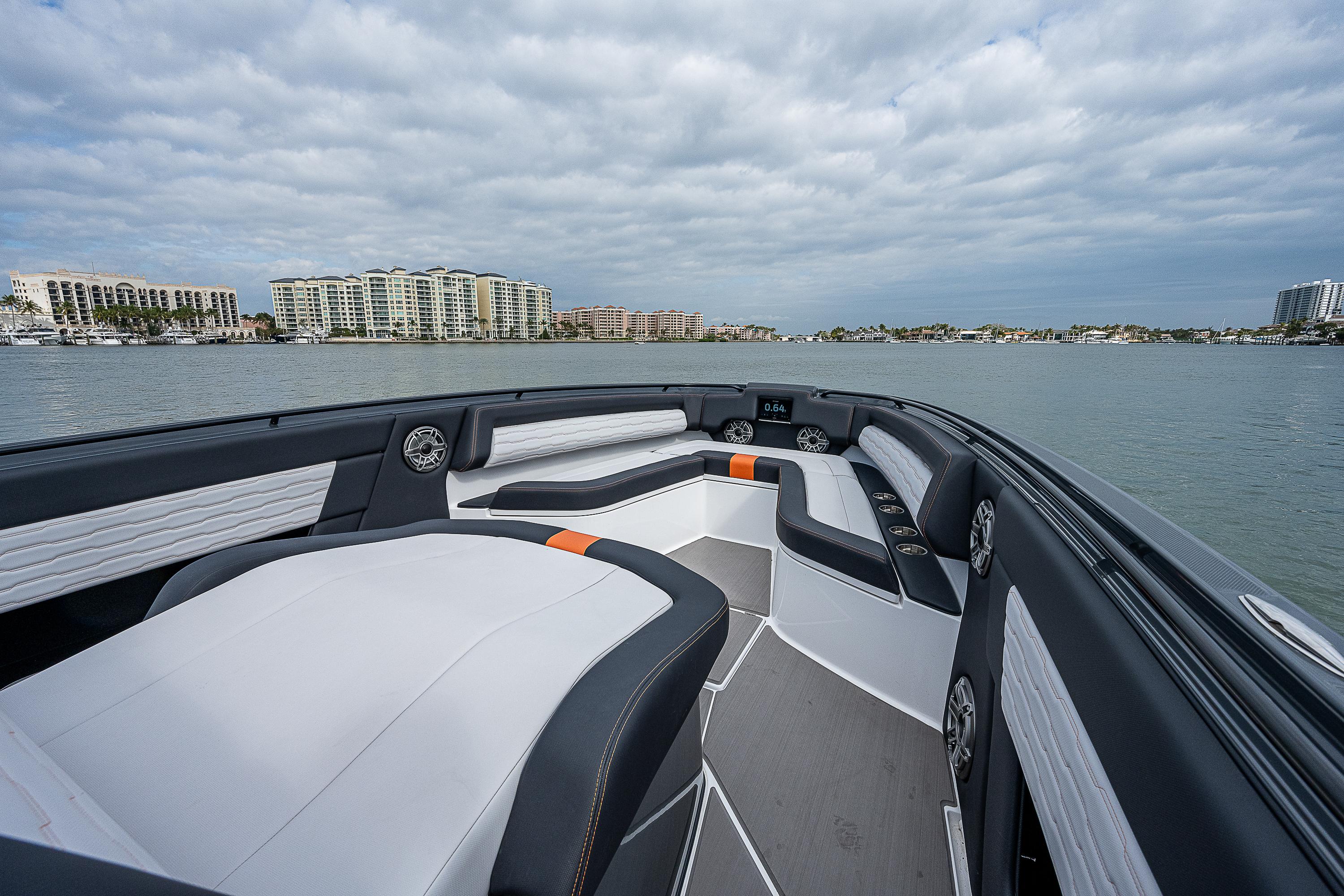 2023 Cigarette Nighthawk Center Console for sale - YachtWorld