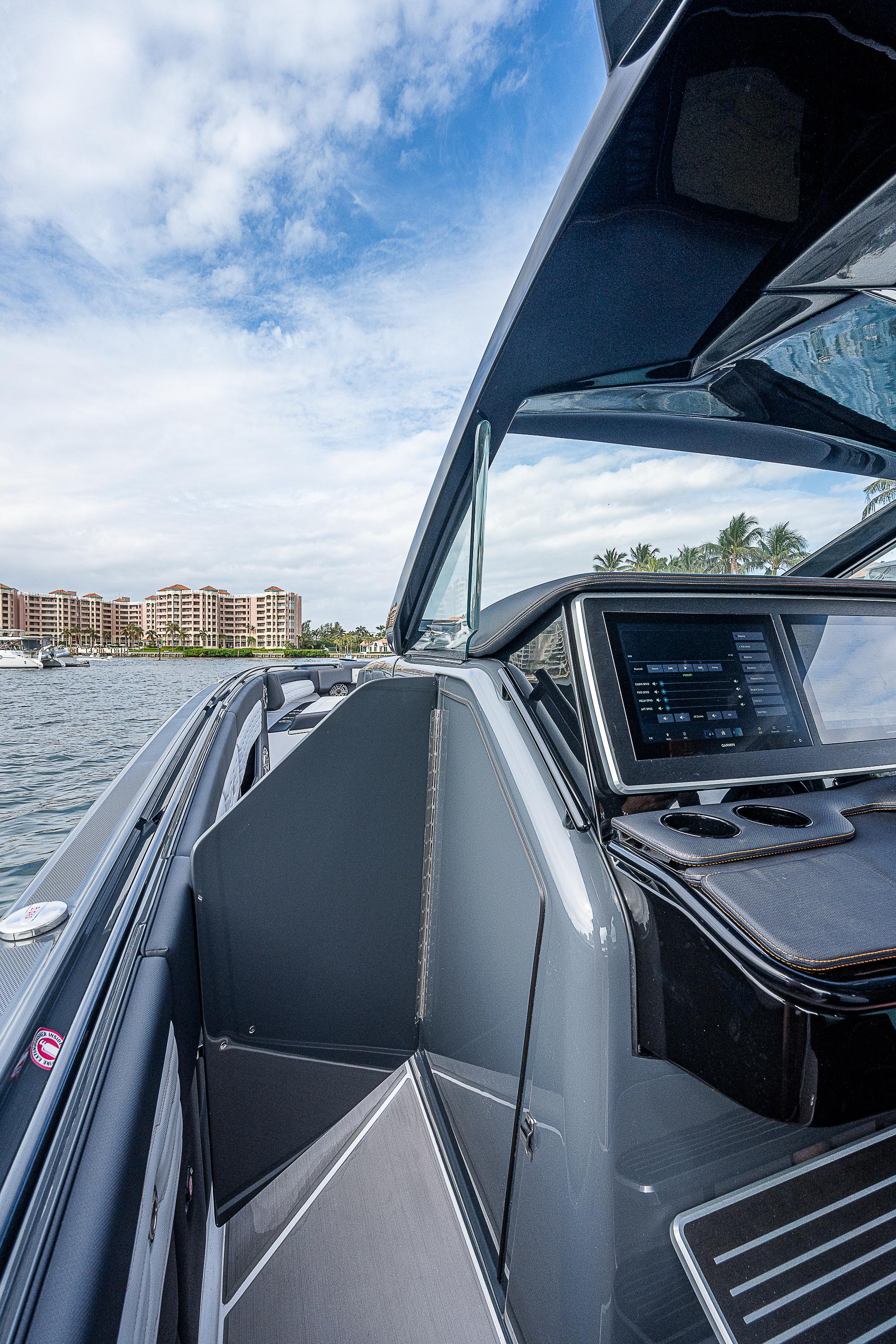 2023 Cigarette Nighthawk Center Console for sale - YachtWorld