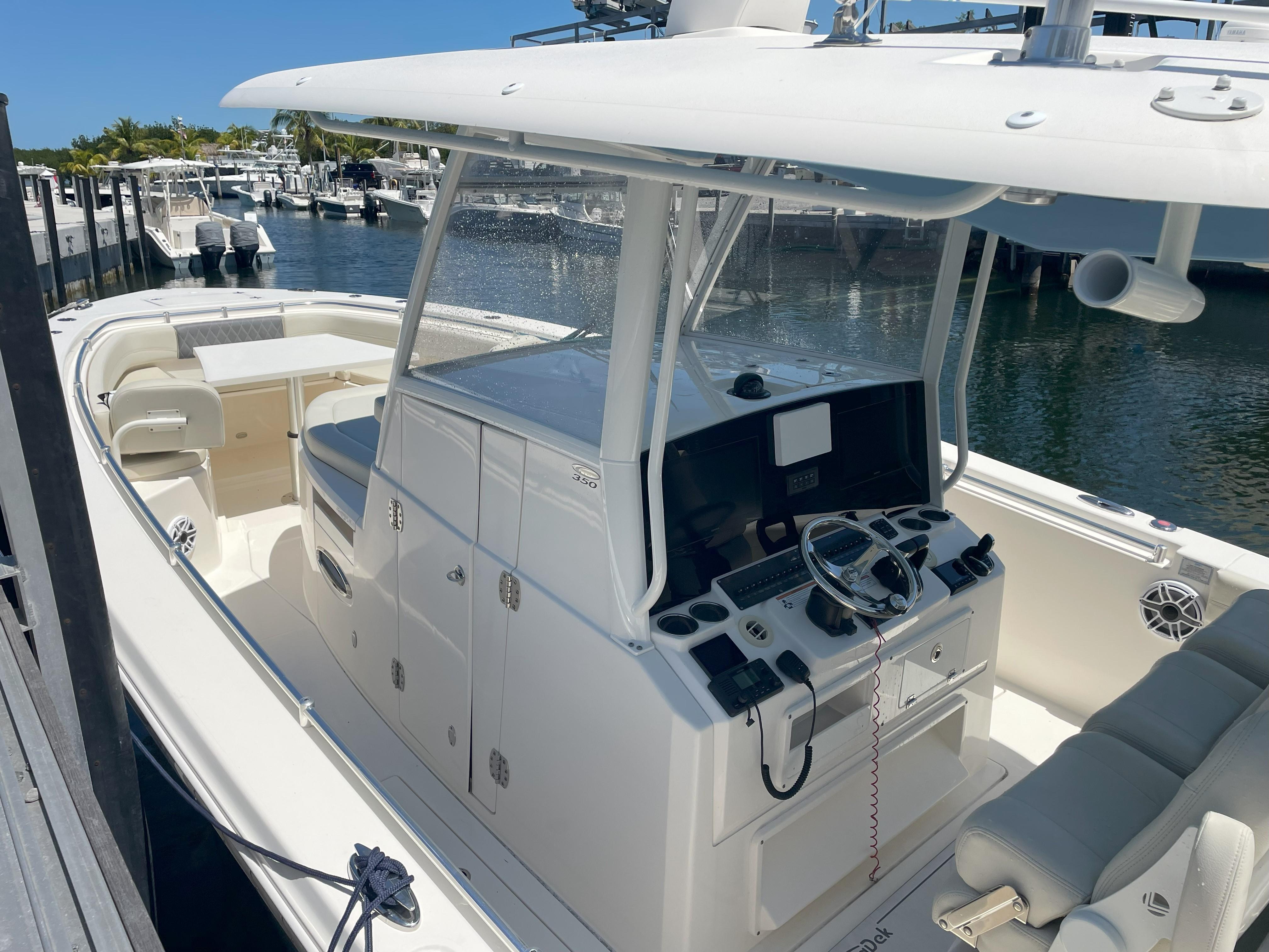 2022 Cobia 350 CC Centre Console for sale - YachtWorld