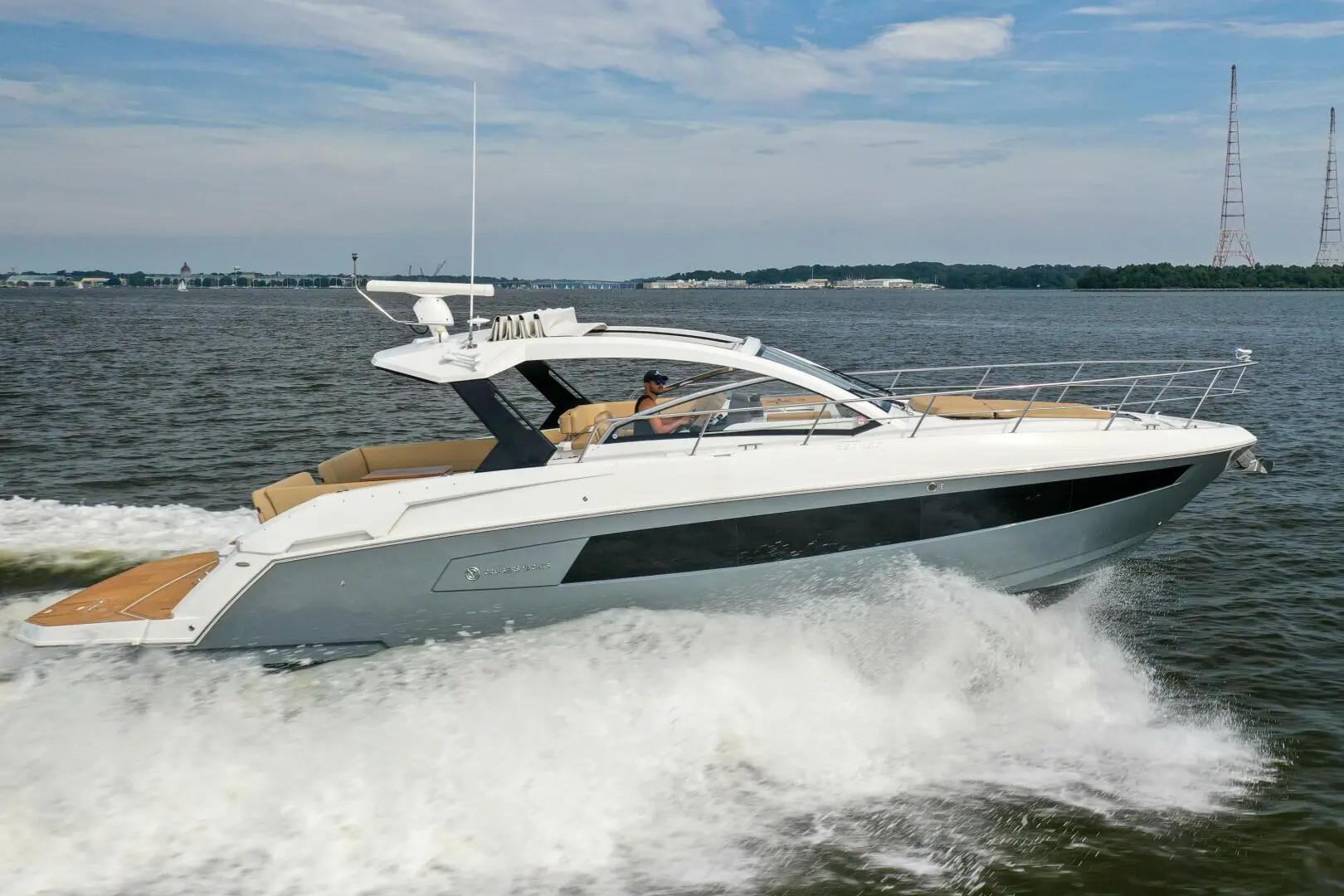 2017 Cruisers Yachts 390 Express Coupe Express Cruiser for sale ...