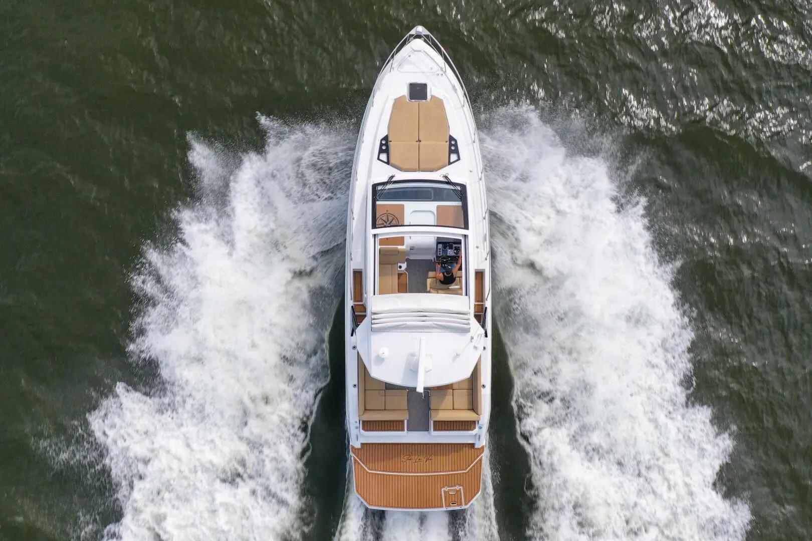 2017 Cruisers Yachts 390 Express Coupe Express Cruiser for sale ...