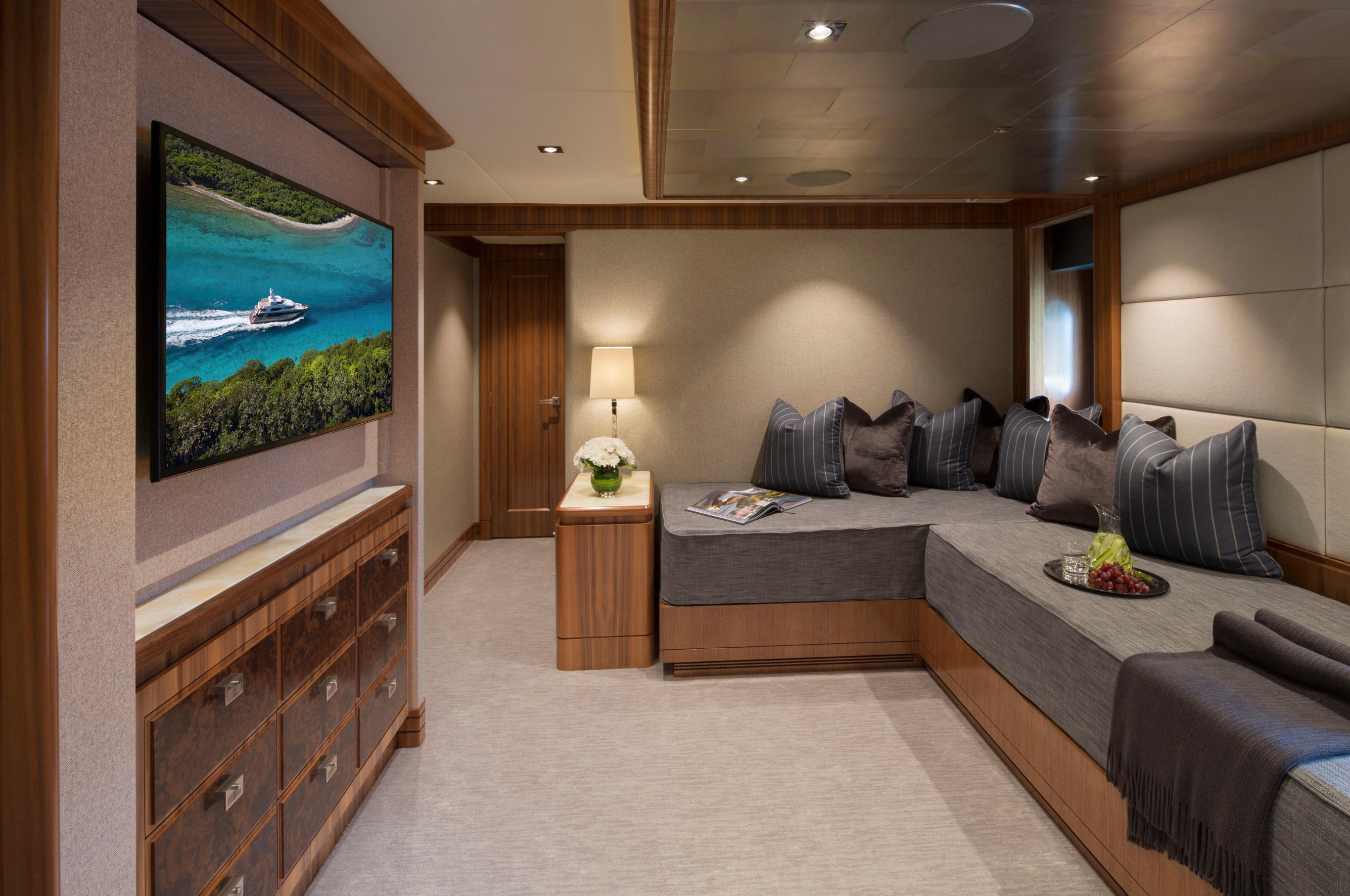 MUCHOS MAS Motor Yachts Crescent for sale - YachtWorld