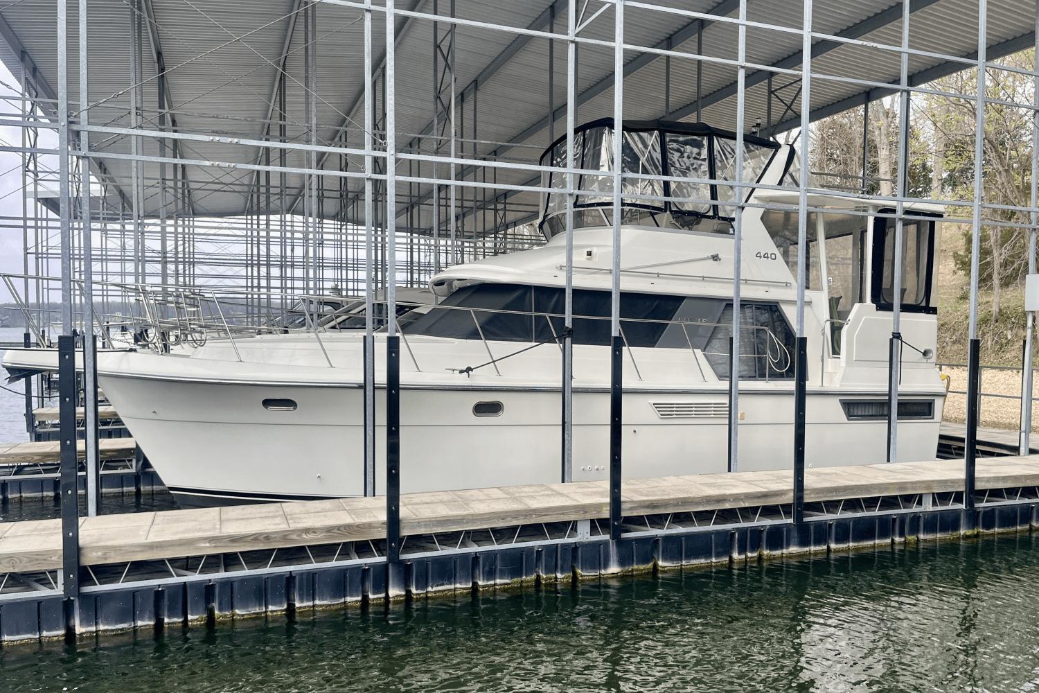 1995 Carver 440 Aft Cabin Motor Yacht Takakajuutta myytävät - YachtWorld