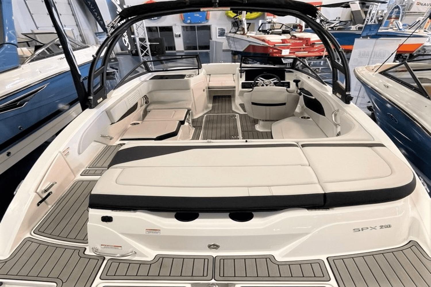 2023 Sea Ray SPX 210 Runabout for sale - YachtWorld