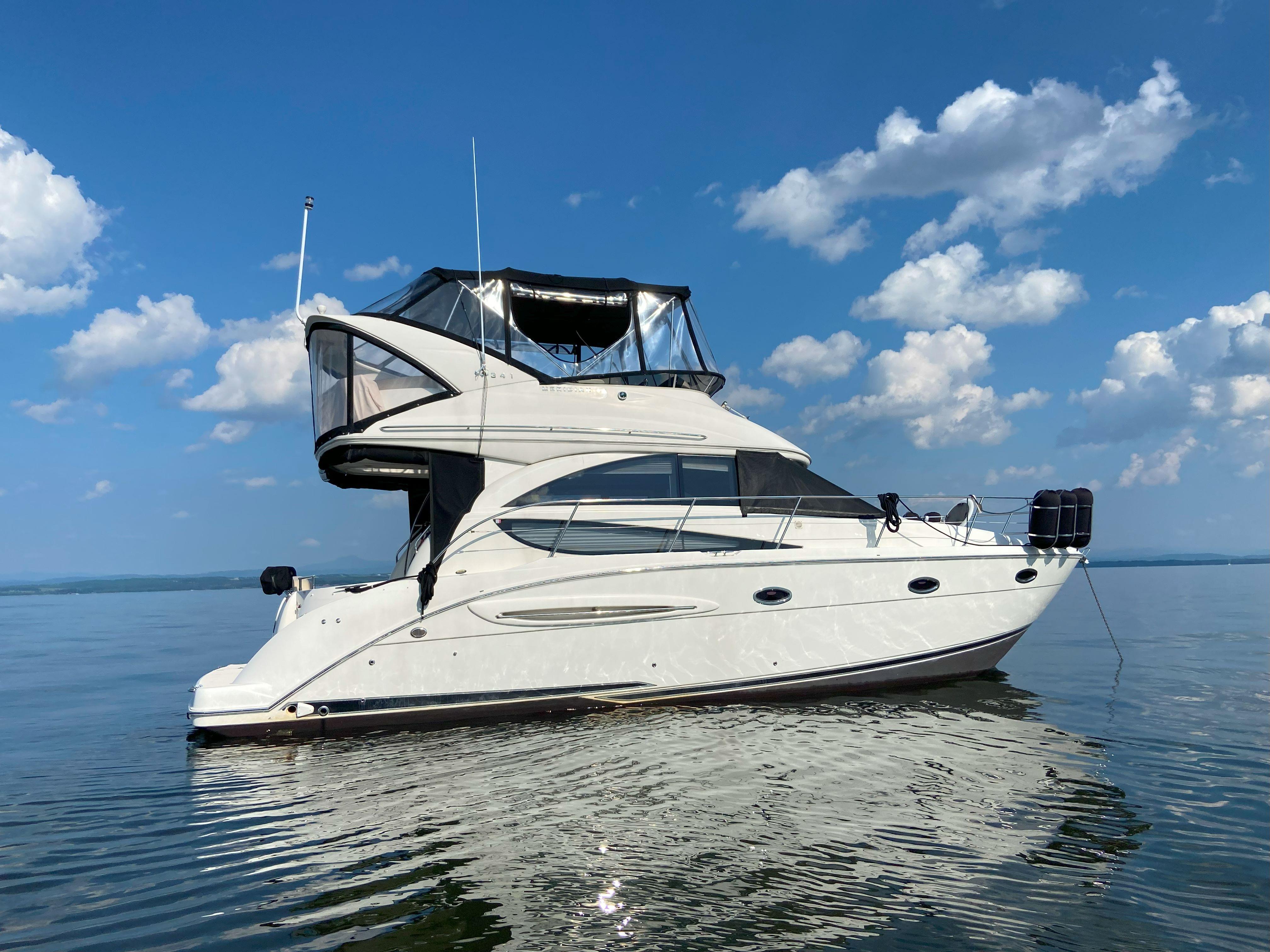 2011 Meridian 341 Sedan Motor Yacht for sale - YachtWorld