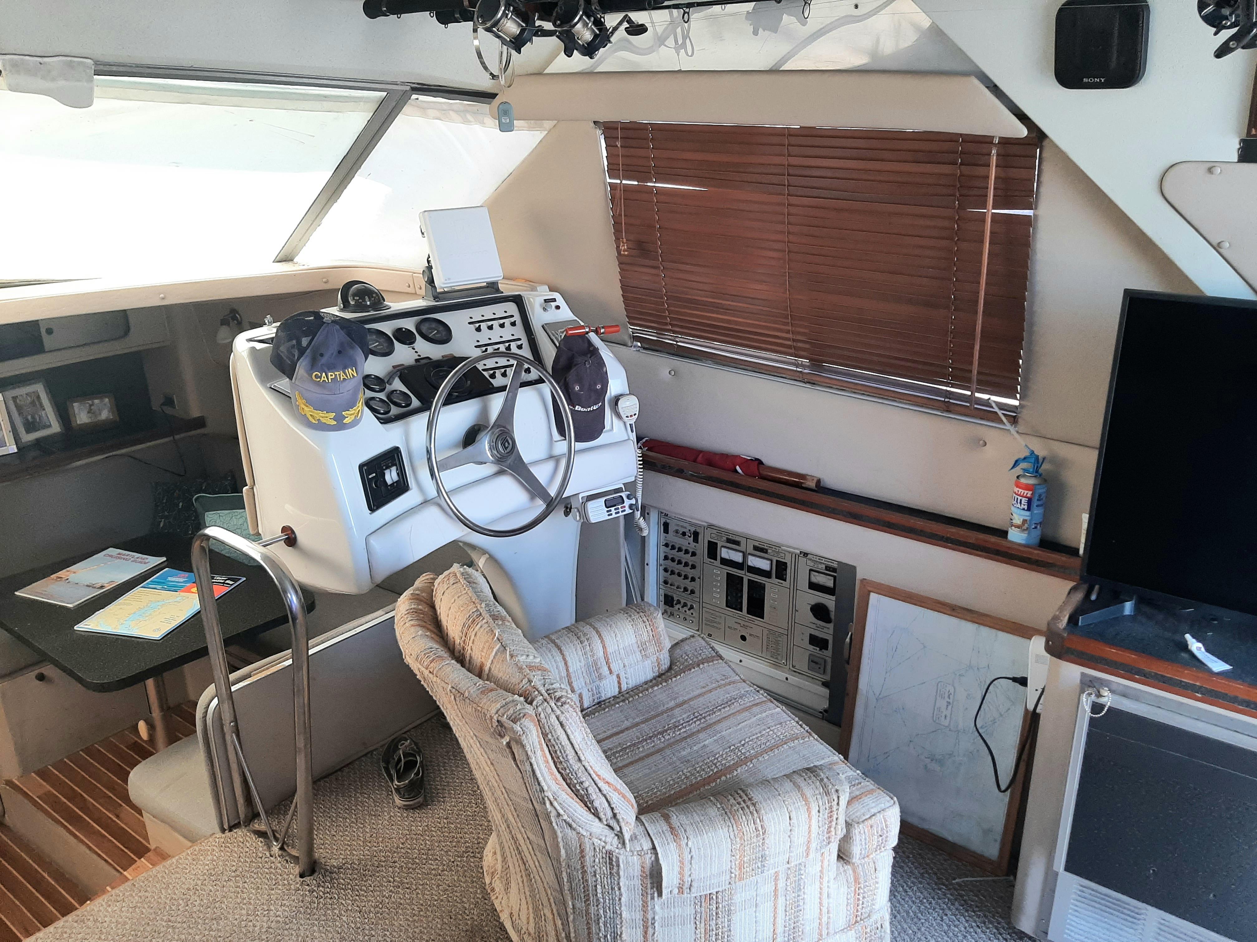 1985 Trojan 11 Meter Sedan Convertible for sale - YachtWorld