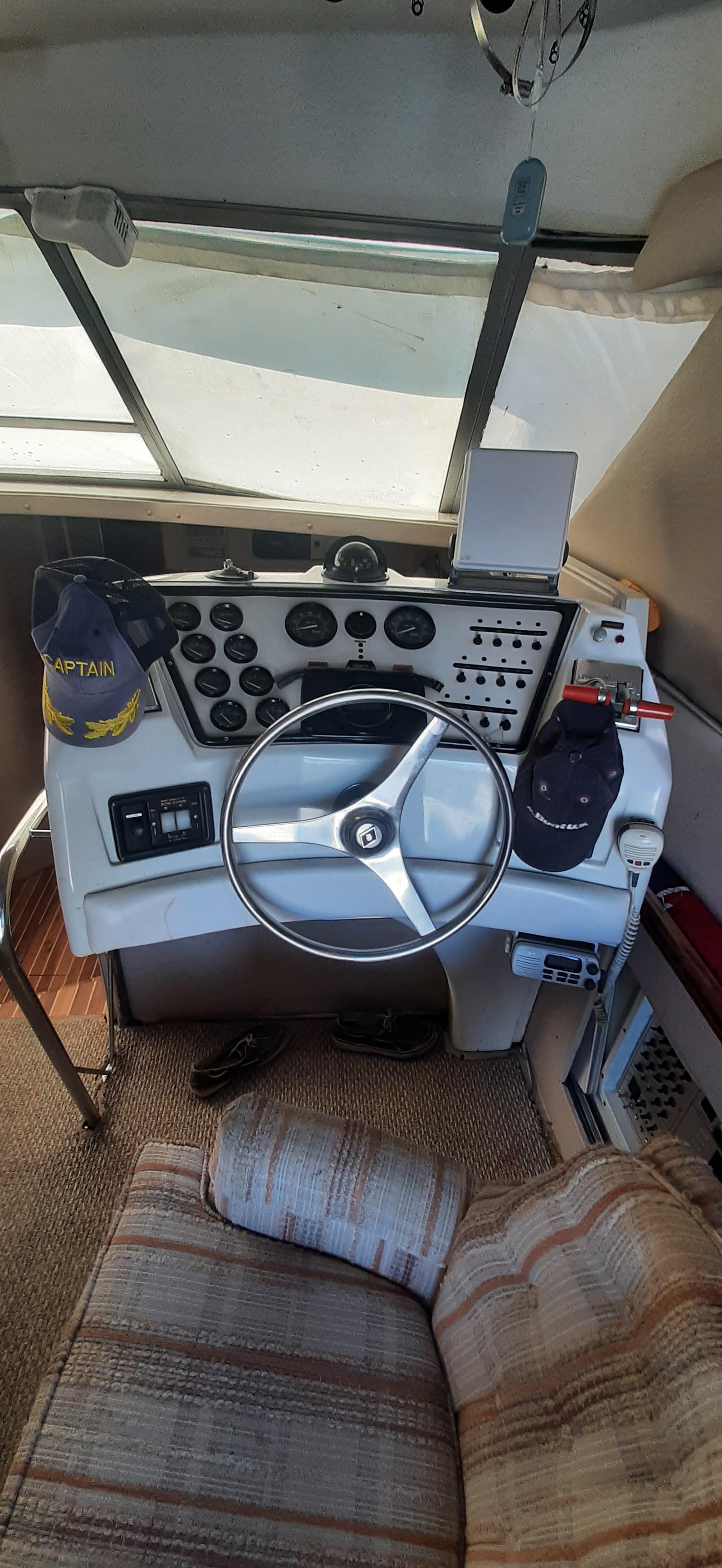 1985 Trojan 11 Meter Sedan Convertible for sale - YachtWorld