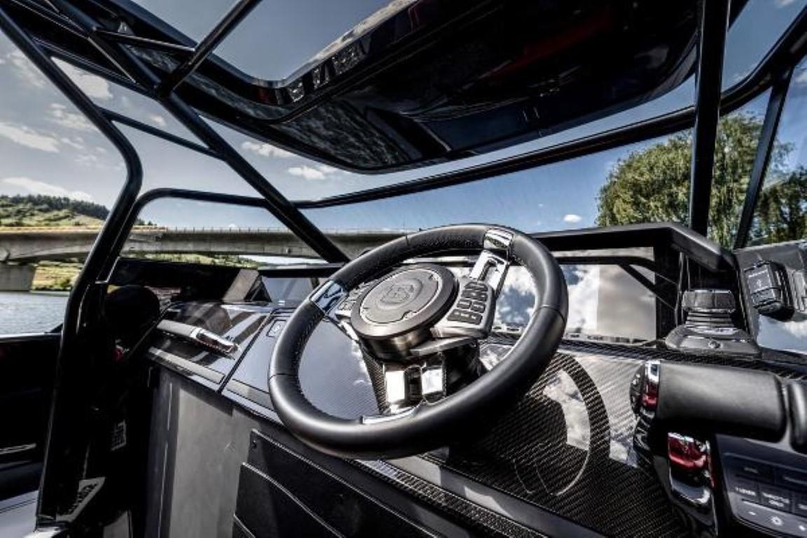 2024 BRABUS Shadow 900 ST Center Console Boote Kaufen - YachtWorld