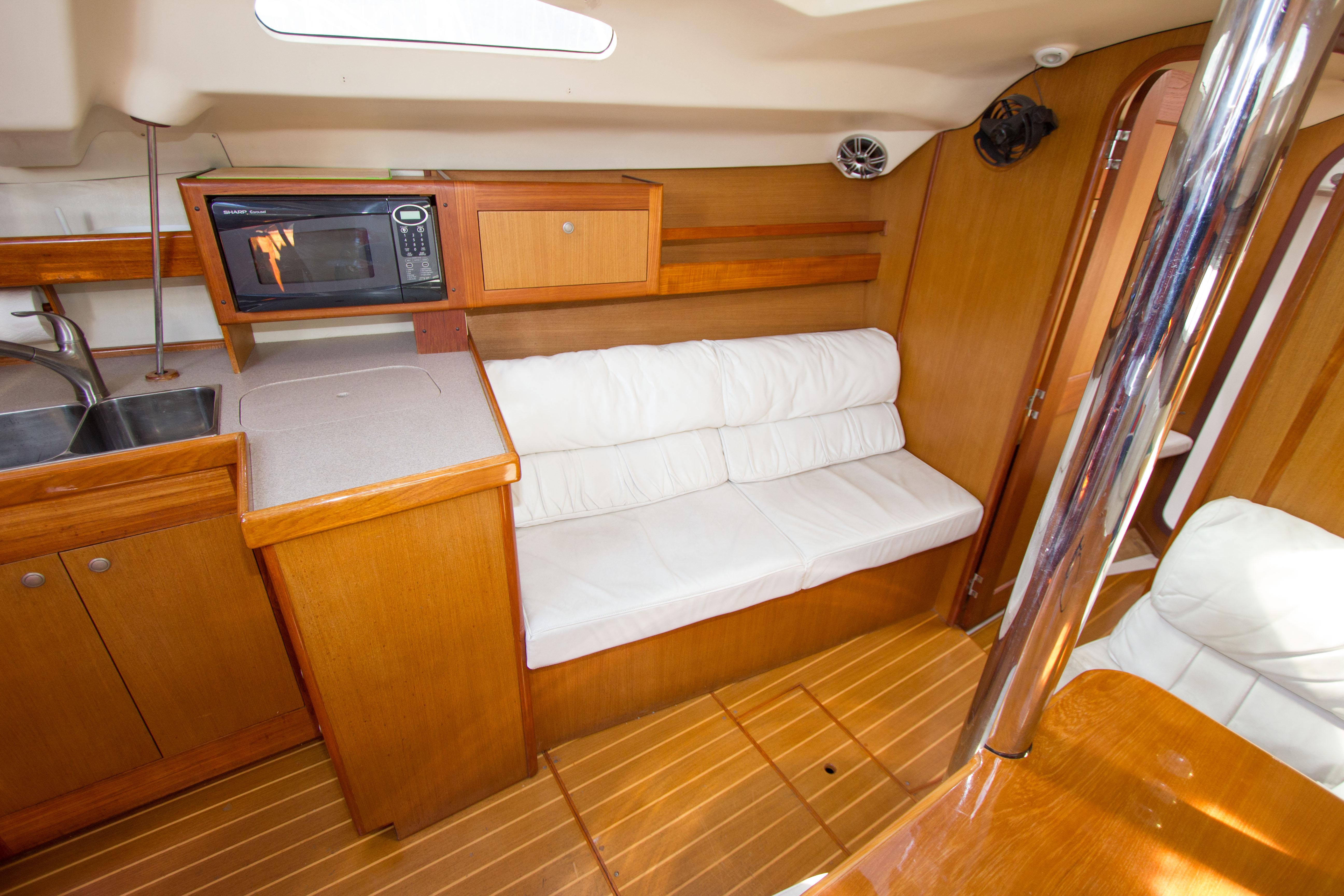 1999 Hunter Passage 420 Centre Cockpit for sale - YachtWorld