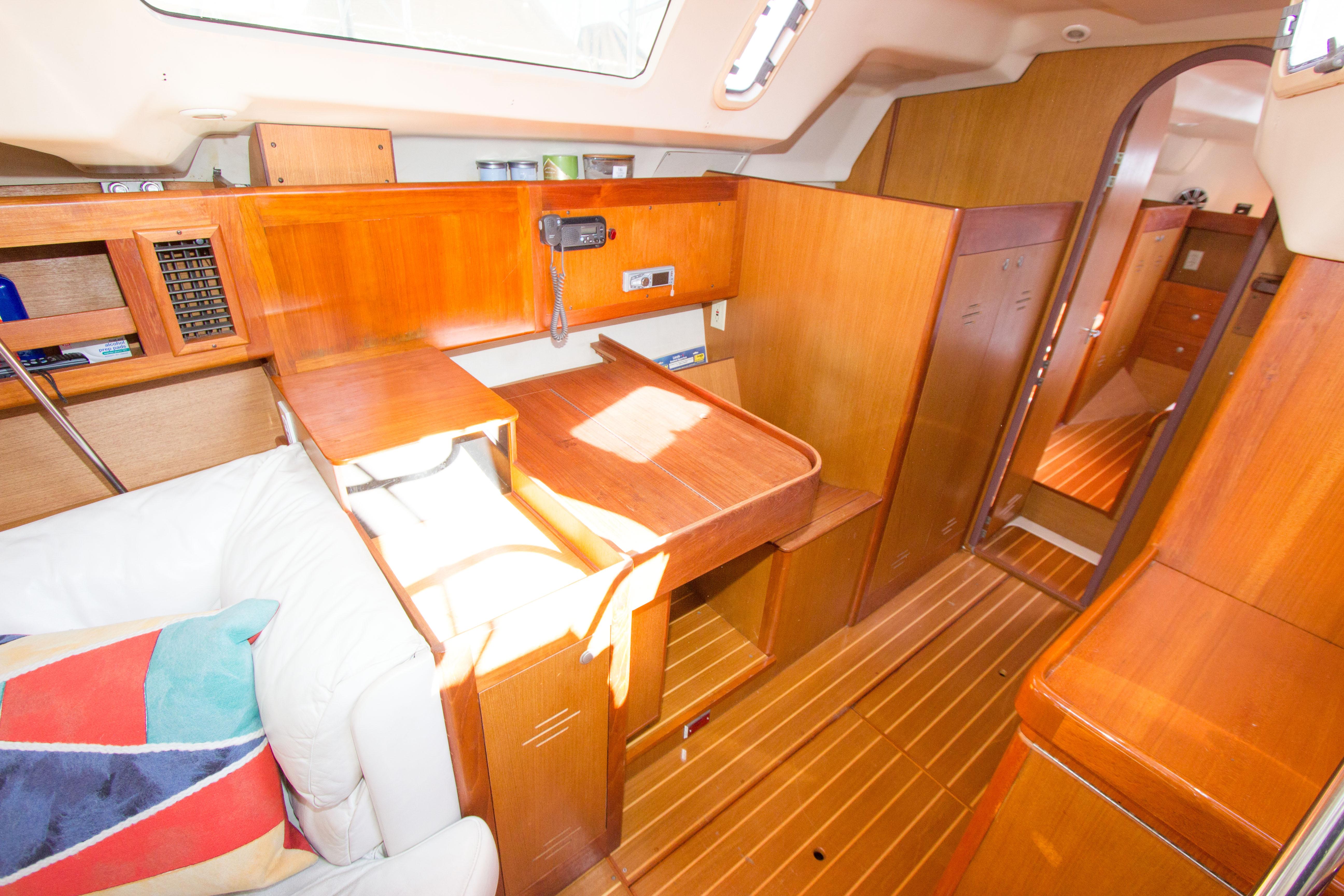 1999 Hunter Passage 420 Centre Cockpit for sale - YachtWorld