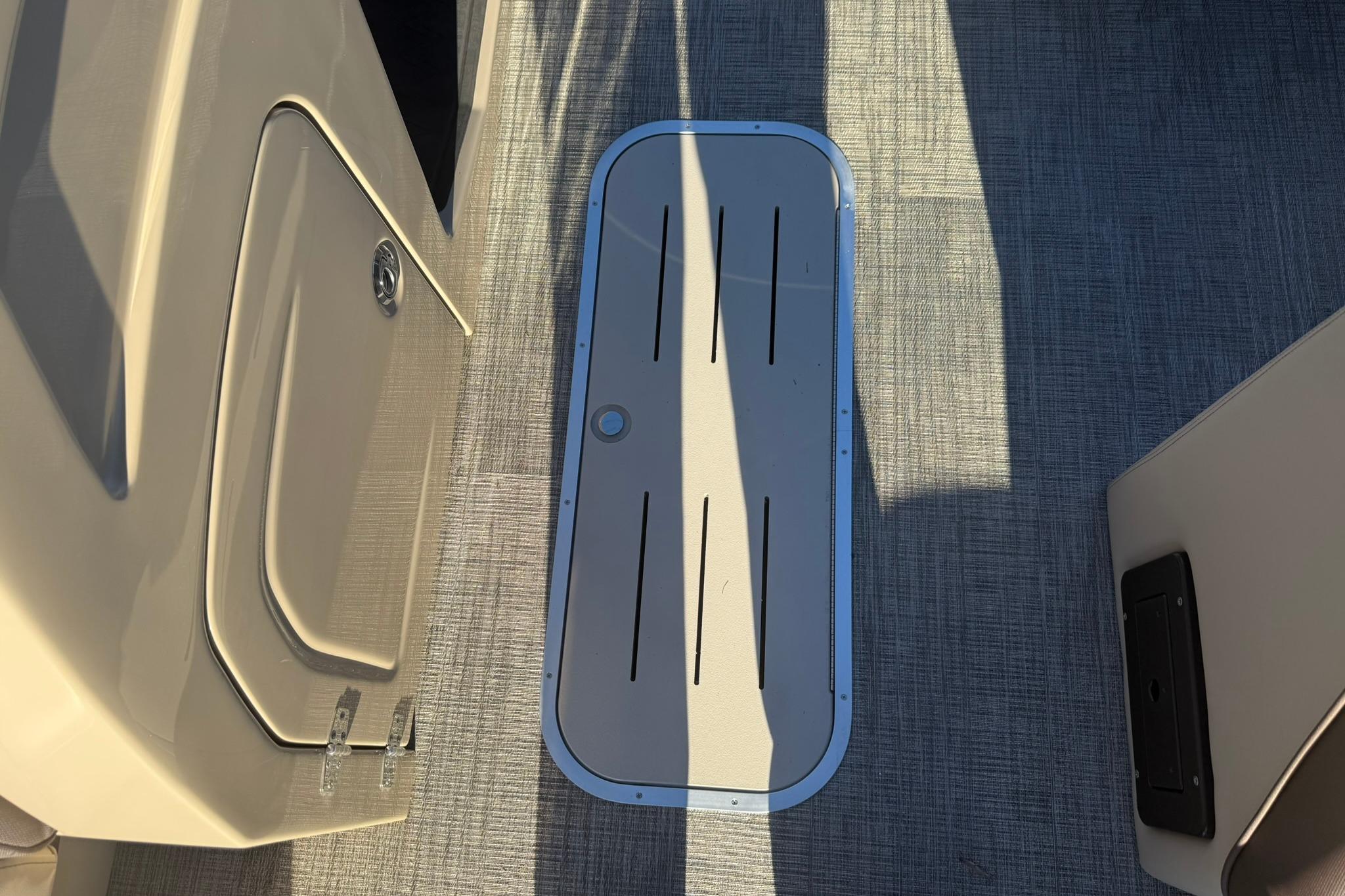 2026 Bentley Pontoons Elite 223 Swingback Bench Bateaux ponton à vendre ...