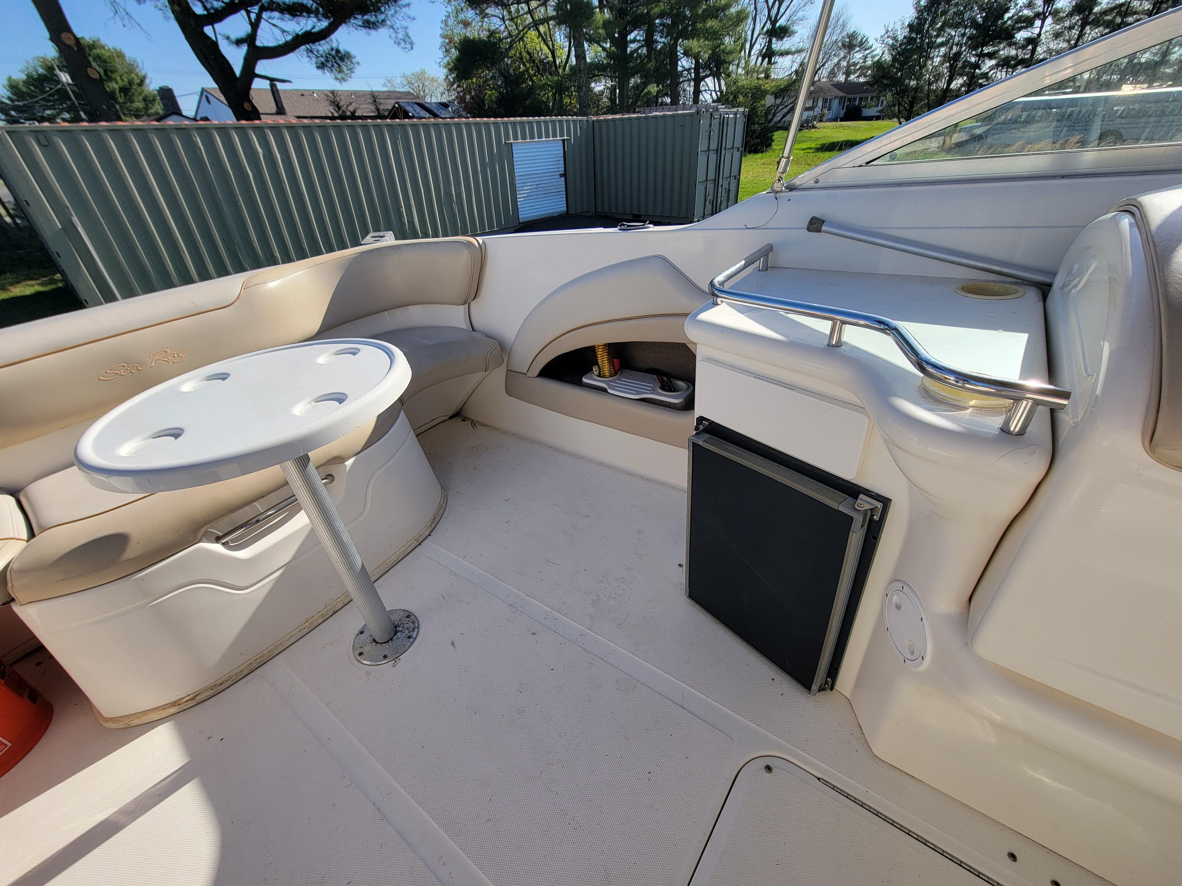 1998 Sea Ray 260 Overnighter Cuddy Cabin for sale - YachtWorld