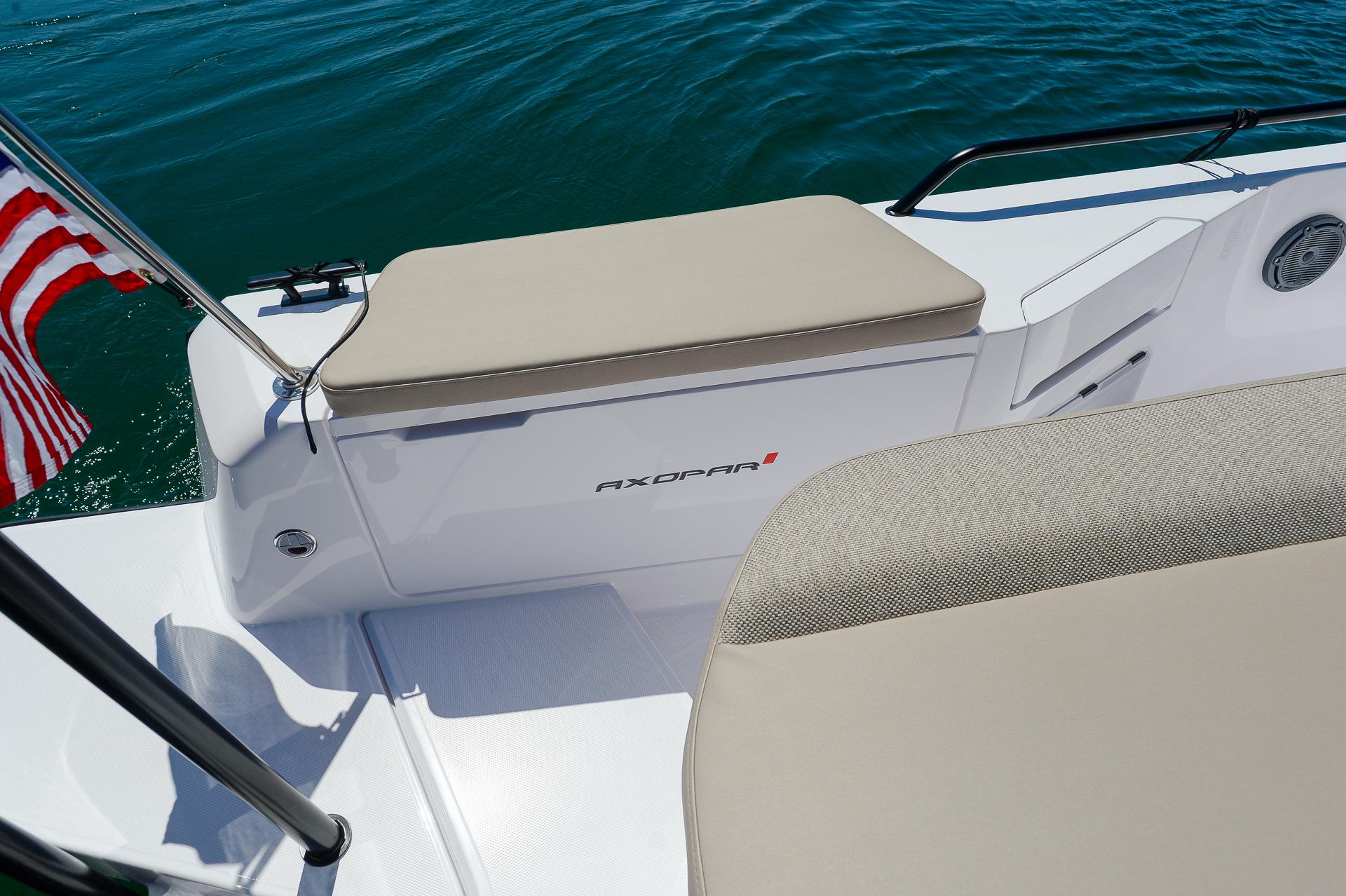2024 Axopar 37 XC Cross Cabin Aft Cabin Centre Console for sale ...