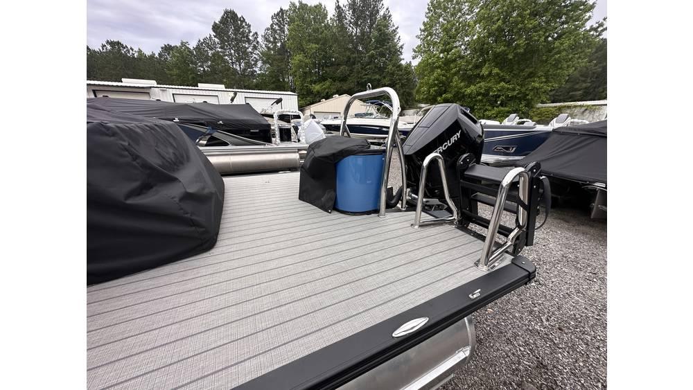 2025 Tahoe Pontoon Grand Tahoe Elite WIndshield Pontoon for sale ...
