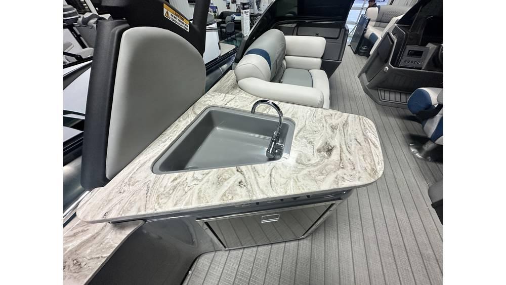 2025 Tahoe Pontoon Grand Tahoe Elite WIndshield Pontoon for sale ...