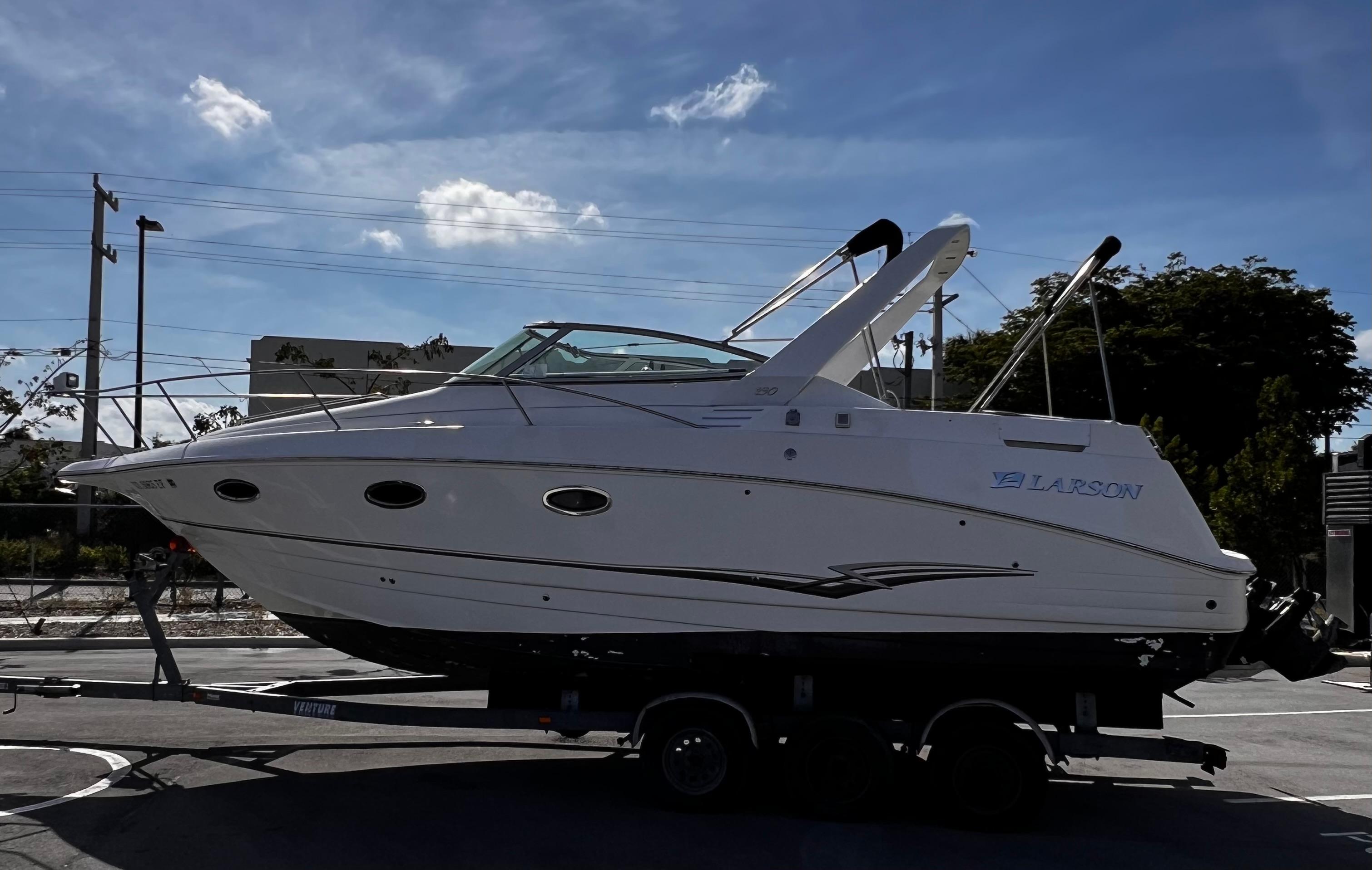 2001 Larson 290 Motorcruiser Kaufen - YachtWorld