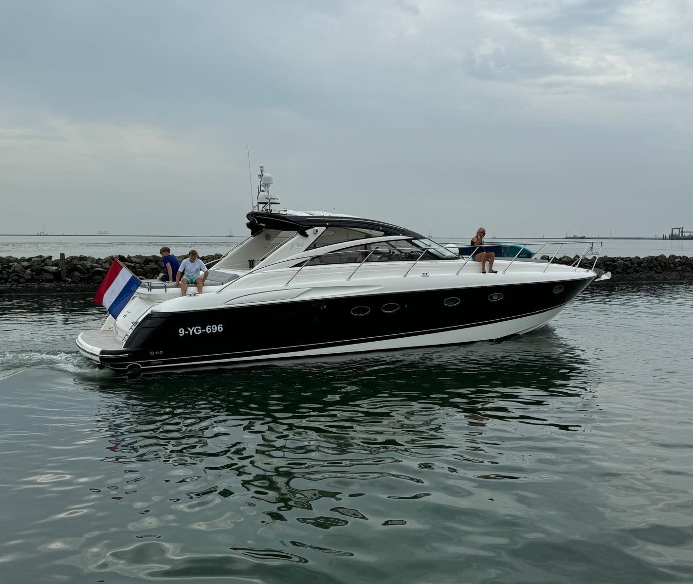 Princess Yachts PRINCESS V48 | 15m | 2004 | Boats and Outboards