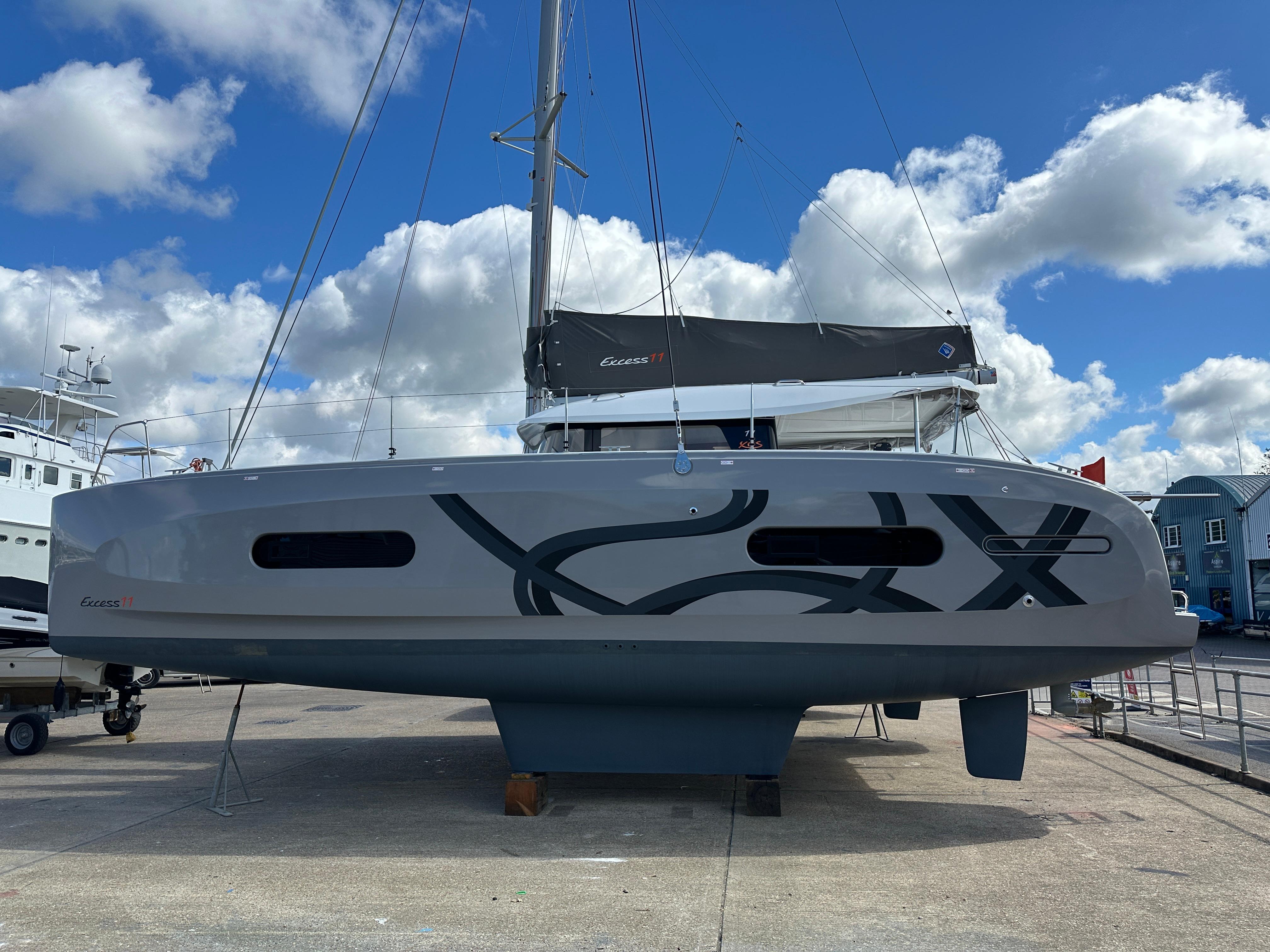 Nuevo 2024 Excess 11 - Hampshire | TopBarcos.com