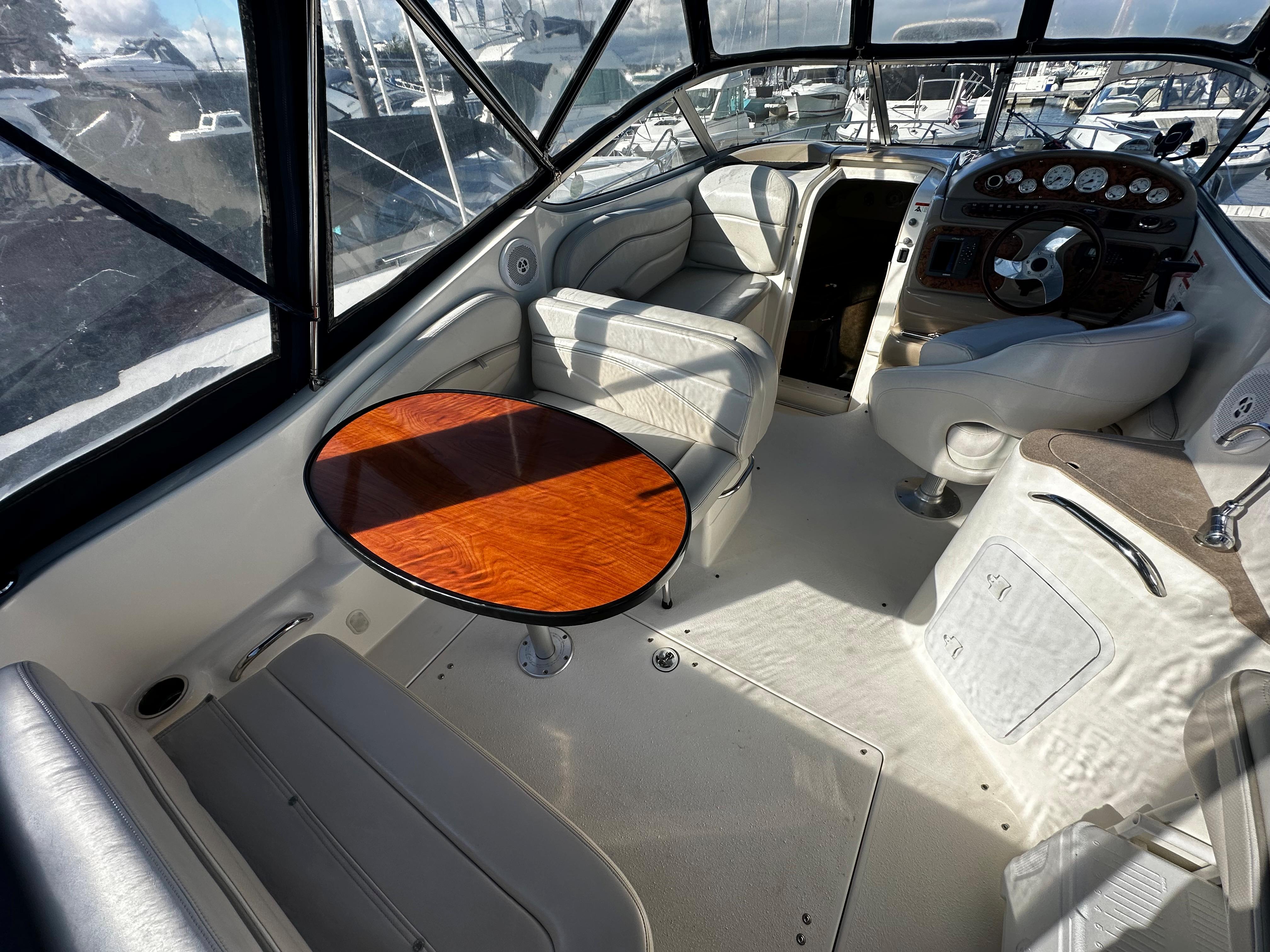 2006 Larson Cabrio 240 Mid Cabin Cruiser for sale - YachtWorld
