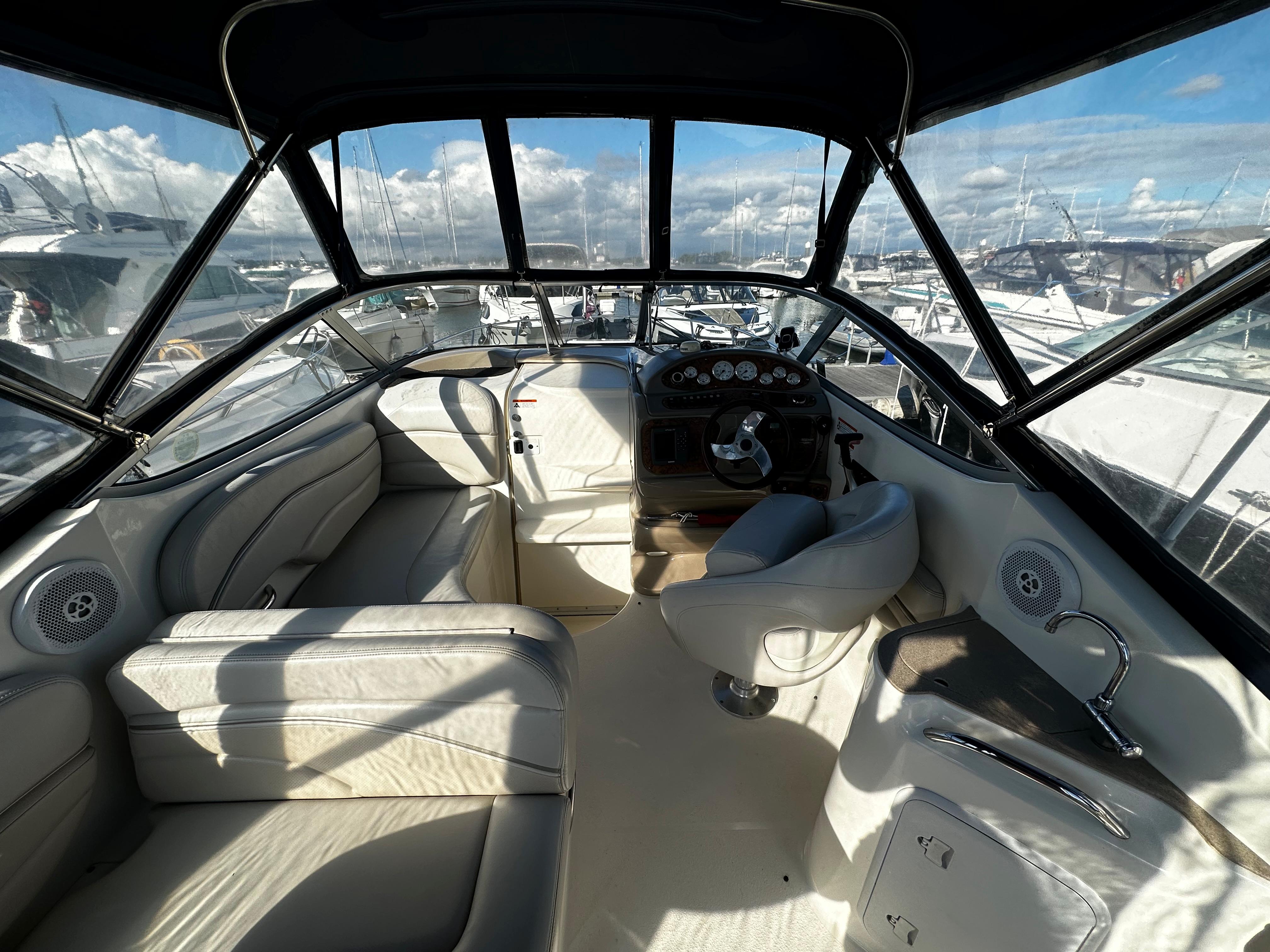 2006 Larson Cabrio 240 Mid Cabin Cruiser for sale - YachtWorld