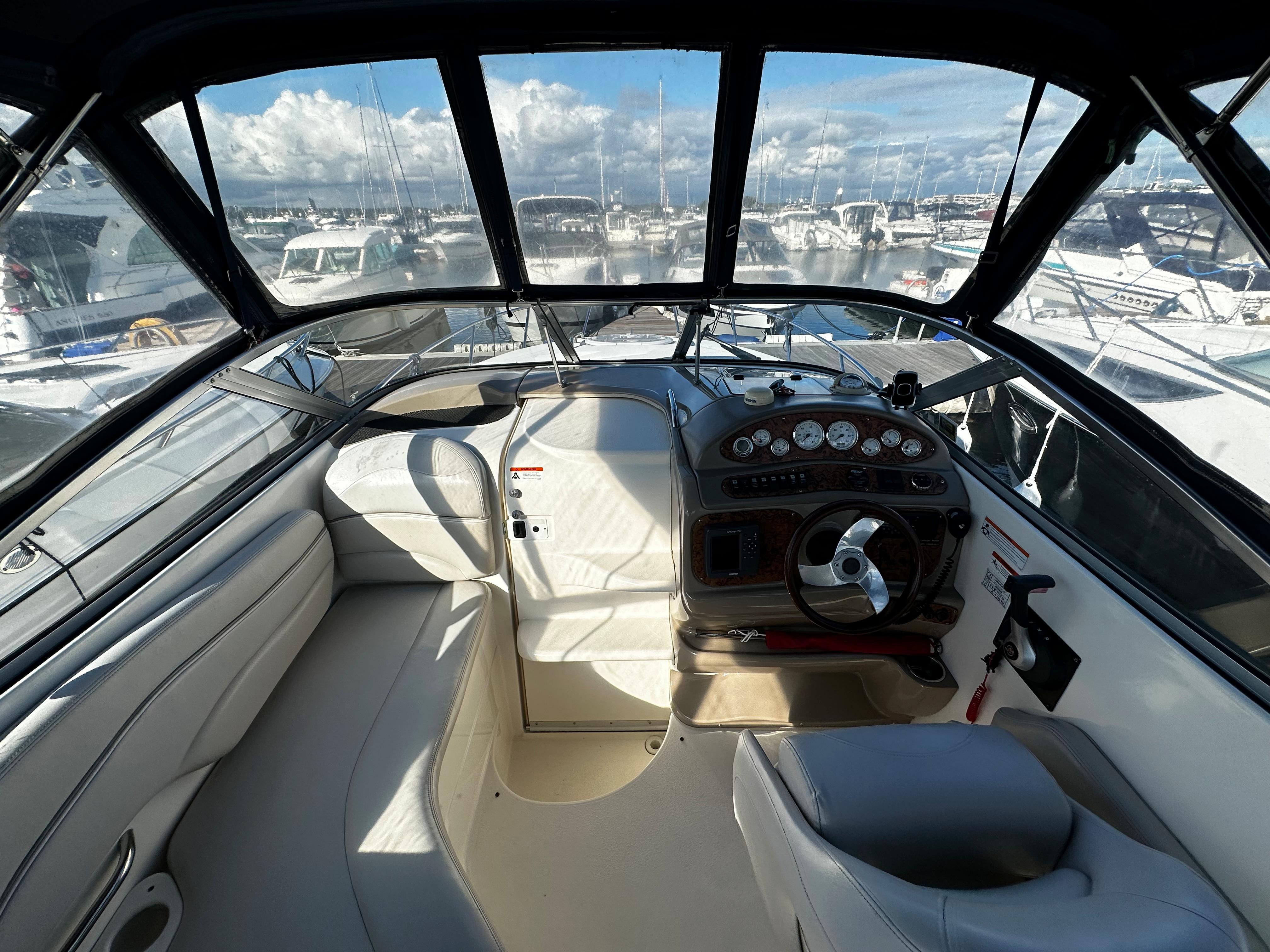 2006 Larson Cabrio 240 Mid Cabin Cruiser for sale - YachtWorld