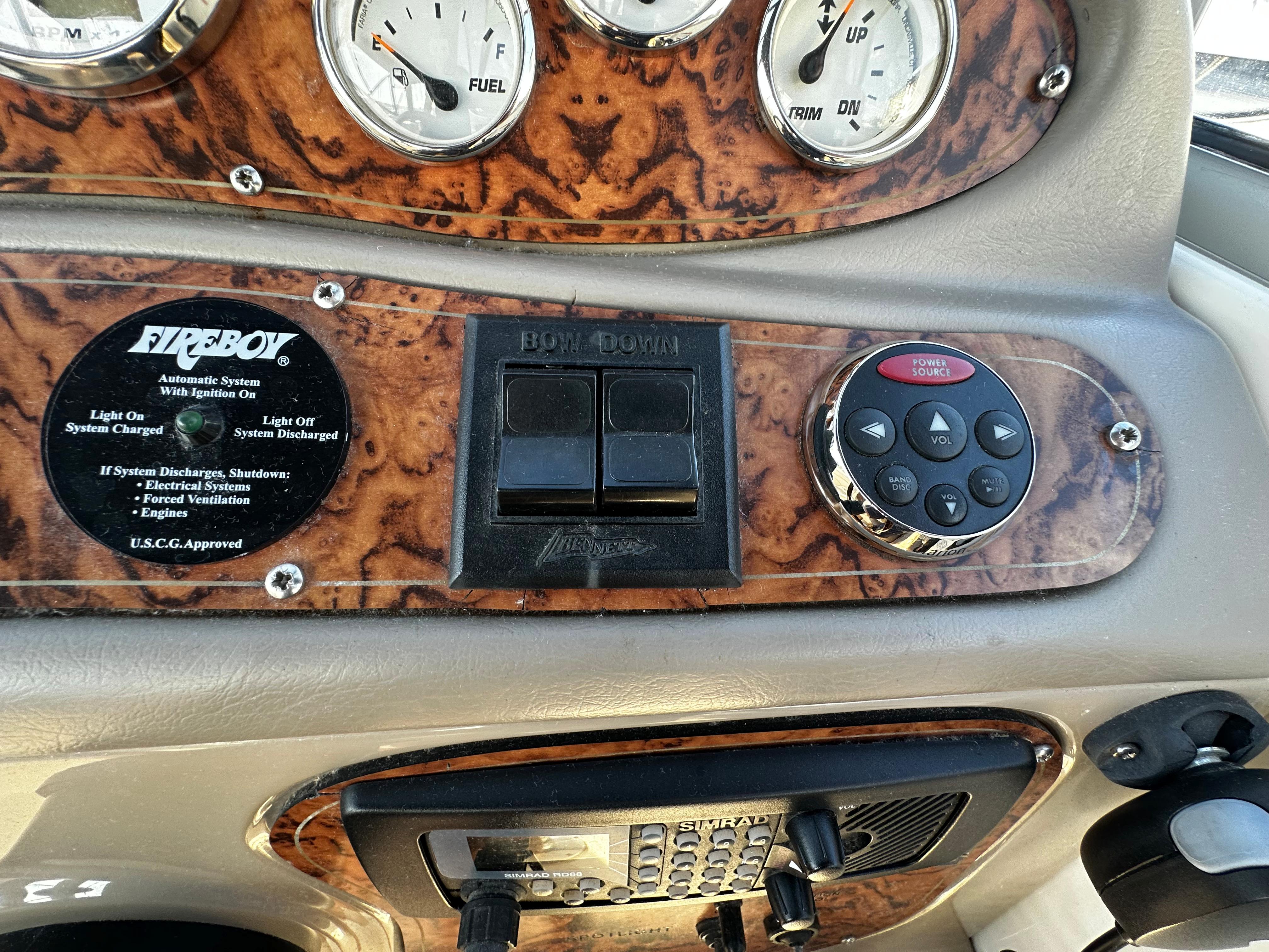 2006 Larson Cabrio 240 Mid Cabin Cruiser for sale - YachtWorld