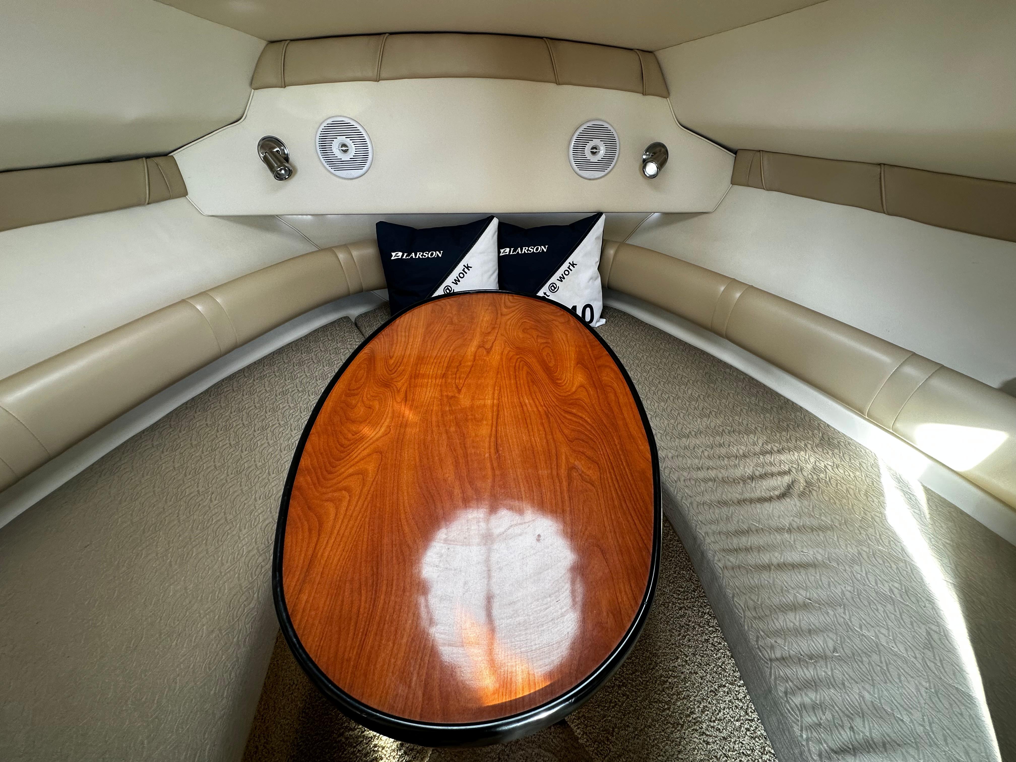 2006 Larson Cabrio 240 Mid Cabin Cruiser for sale - YachtWorld