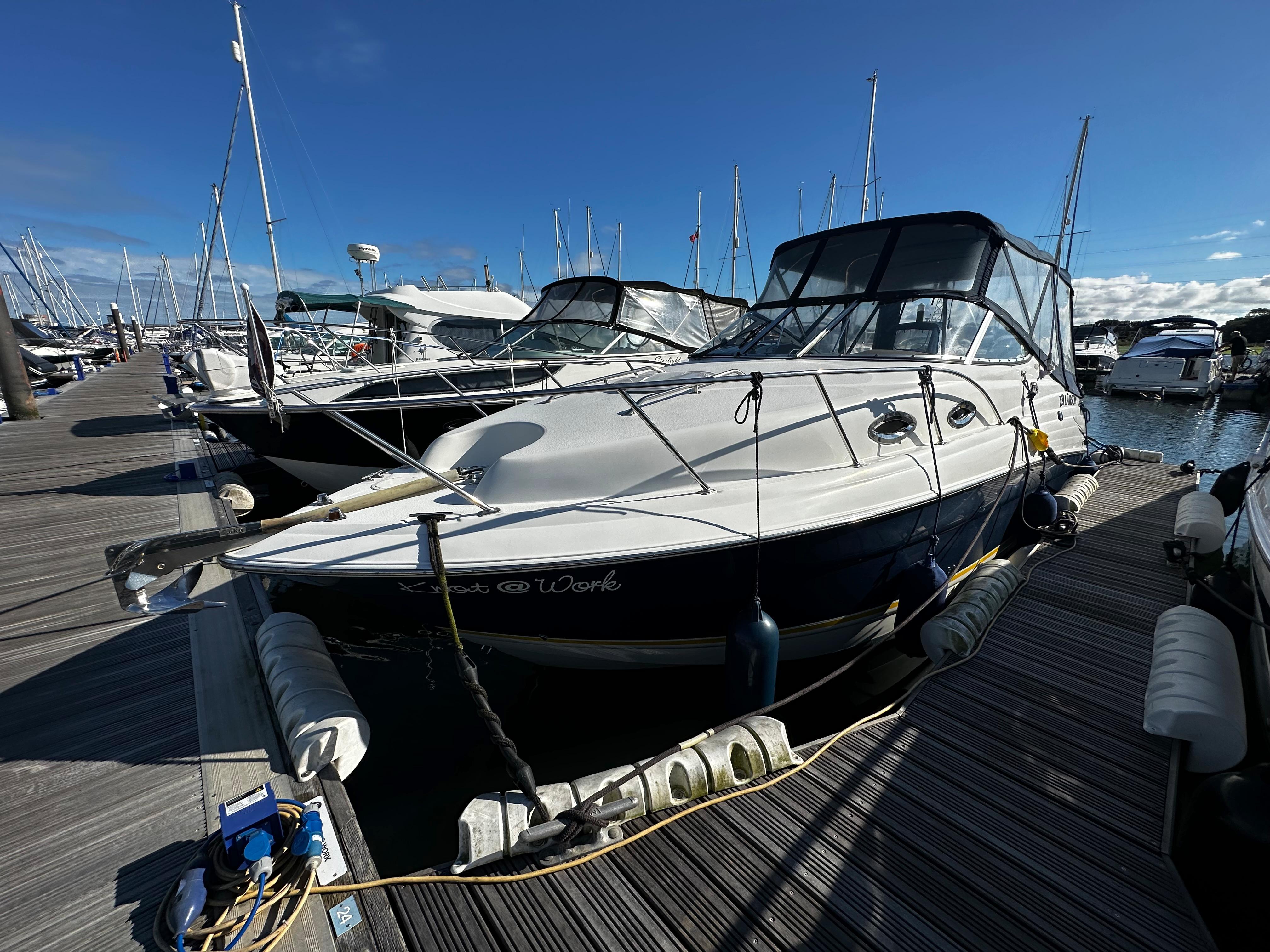 2006 Larson Cabrio 240 Mid Cabin Cruiser for sale - YachtWorld