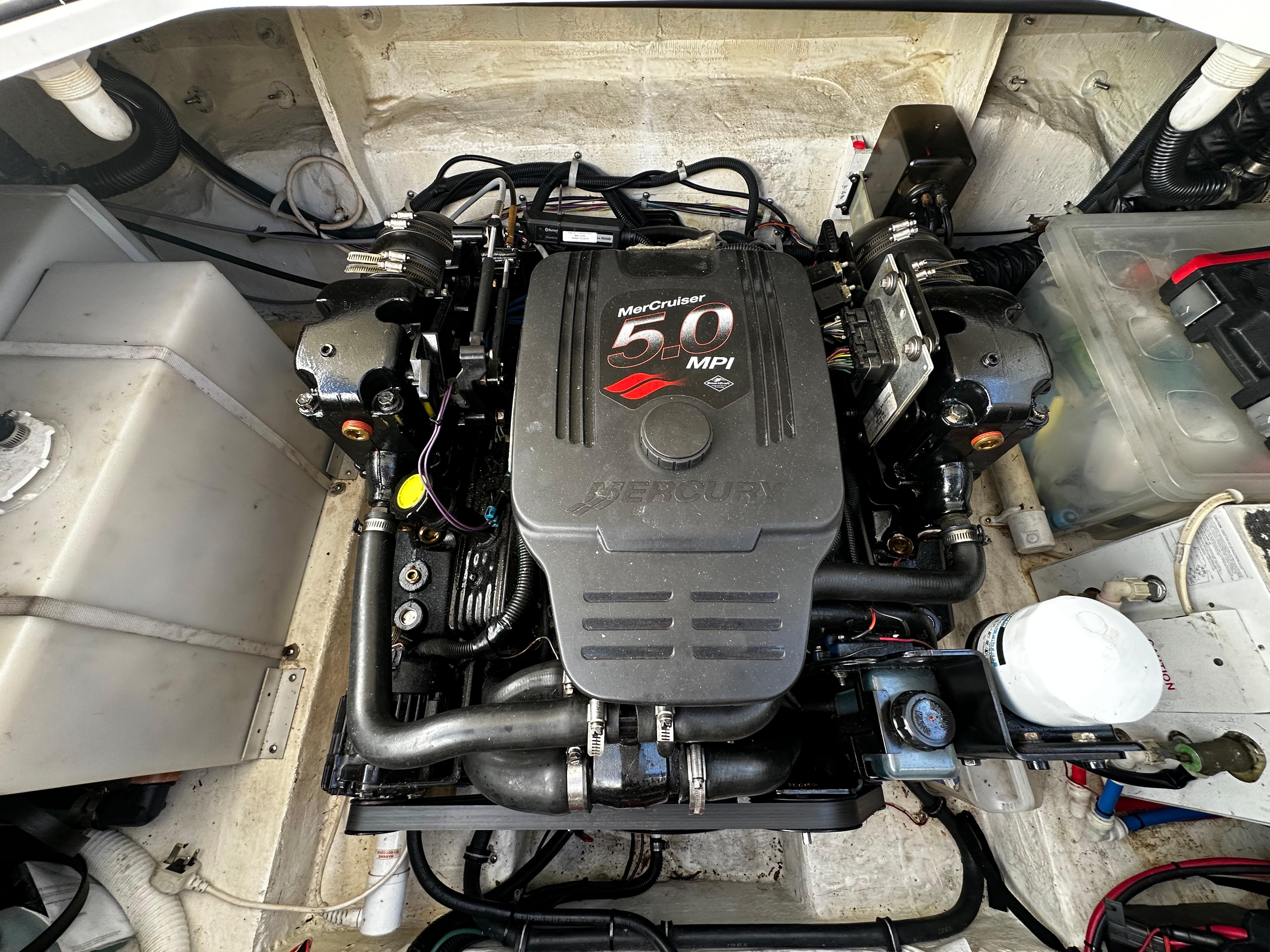 2006 Larson Cabrio 240 Mid Cabin Cruiser for sale - YachtWorld