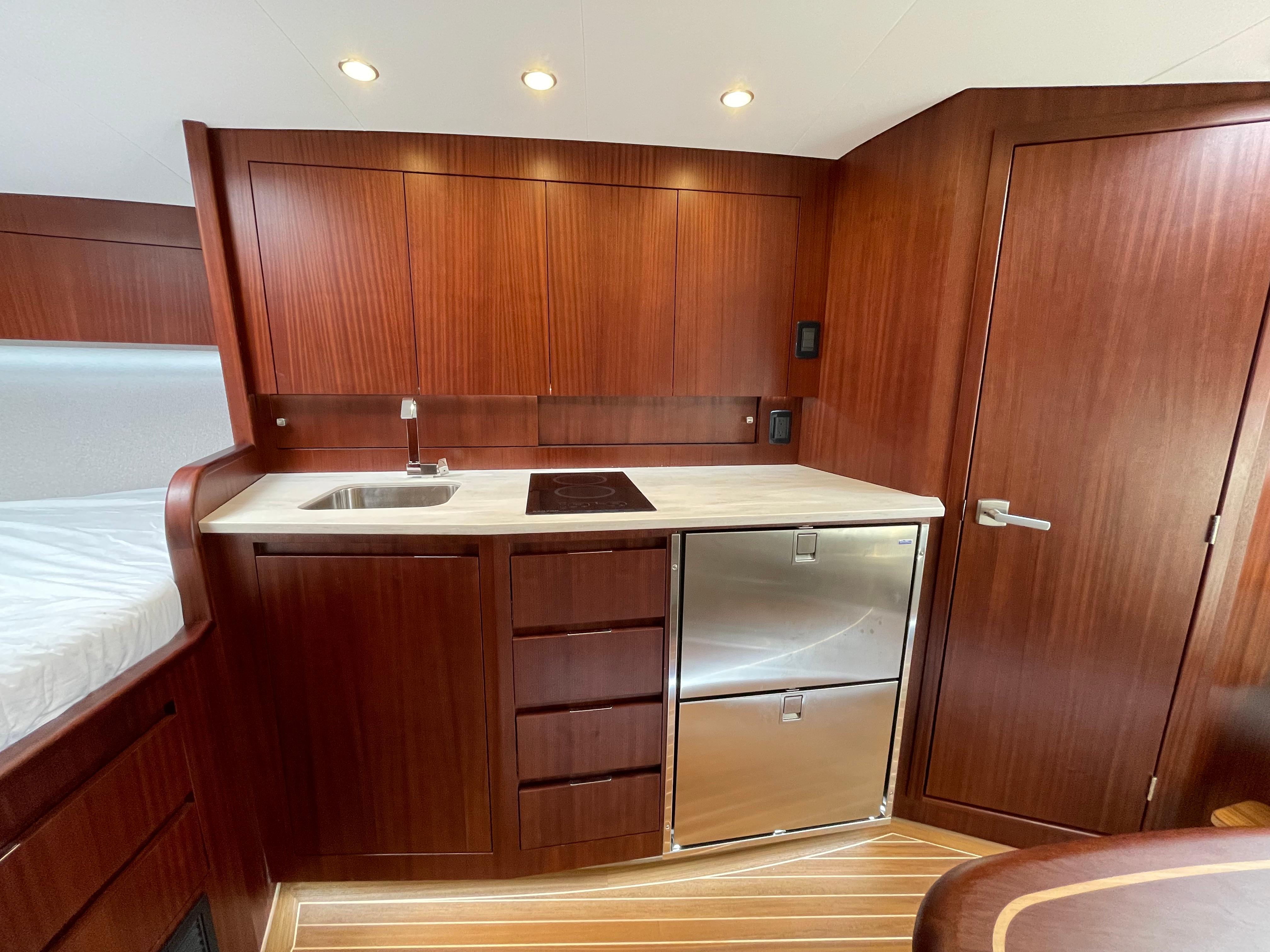 2021 Jupiter 41 SB Express Cruiser for sale - YachtWorld