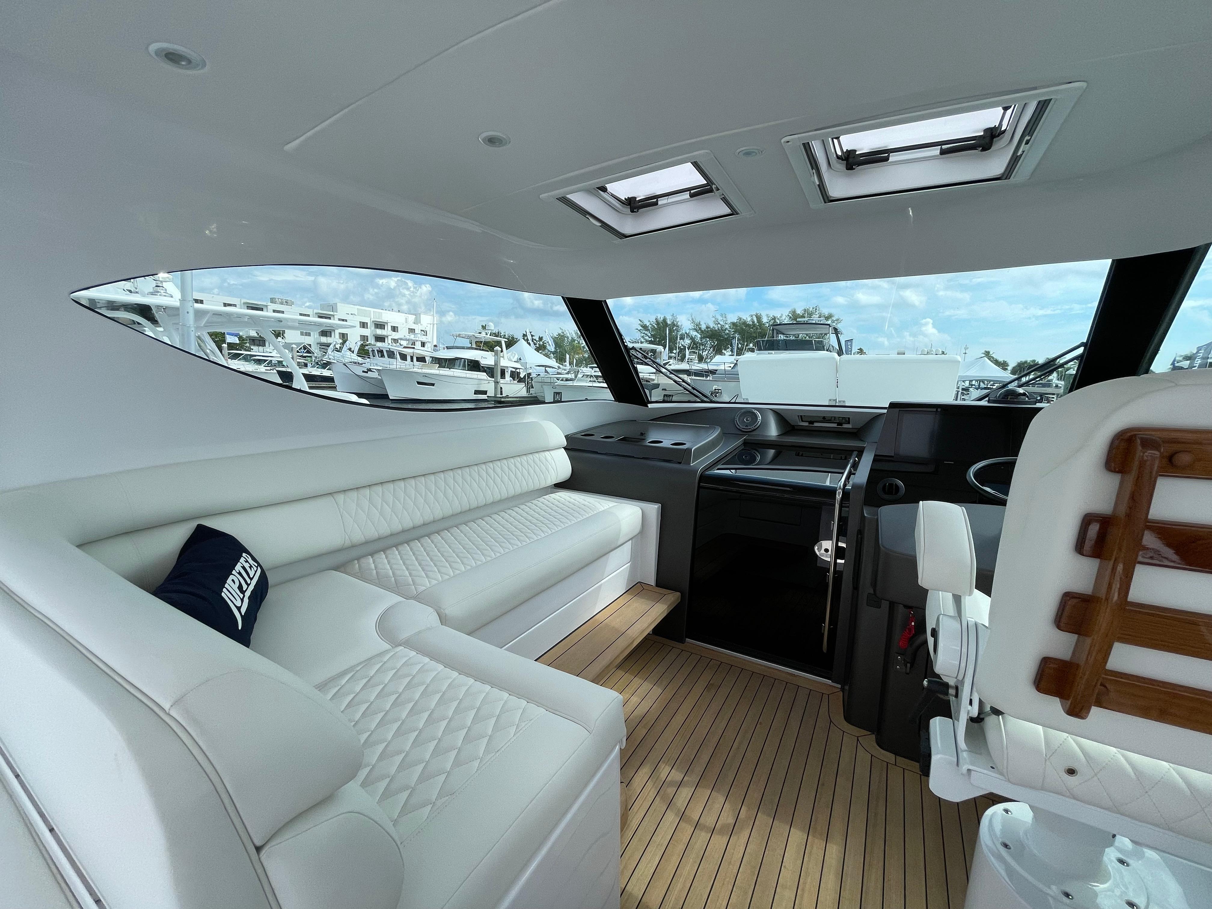 2021 Jupiter 41 SB Express Cruiser for sale - YachtWorld