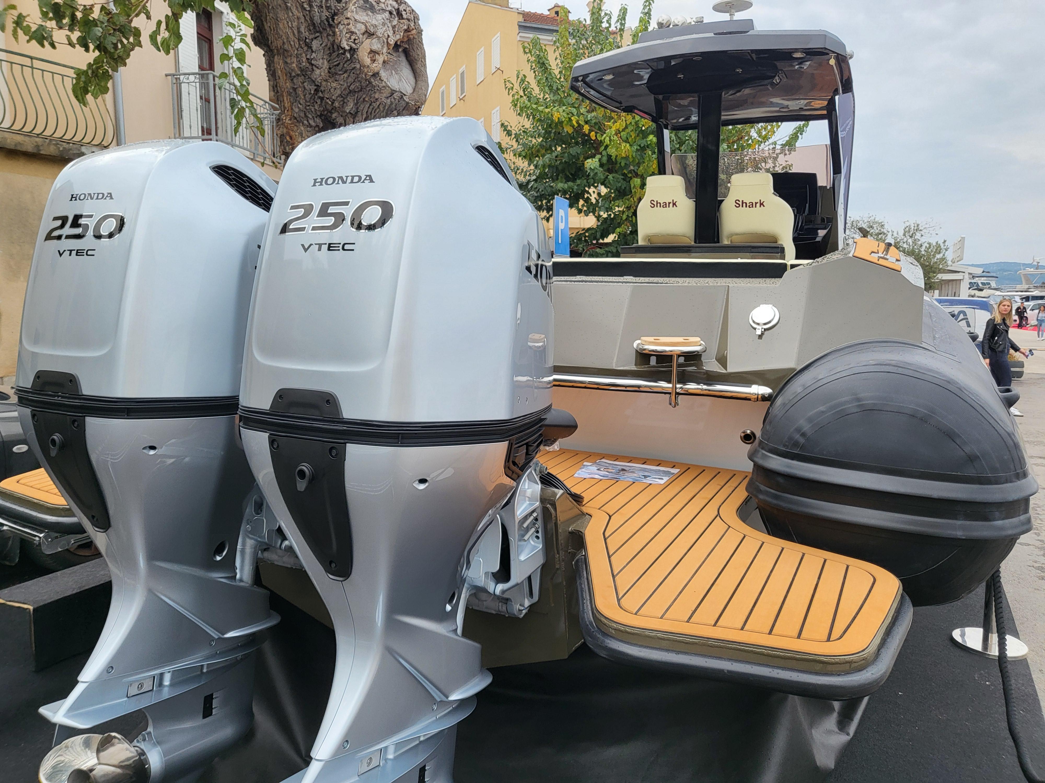 Nuevo 2025 Shark 38 Hardtop | TopBarcos.com