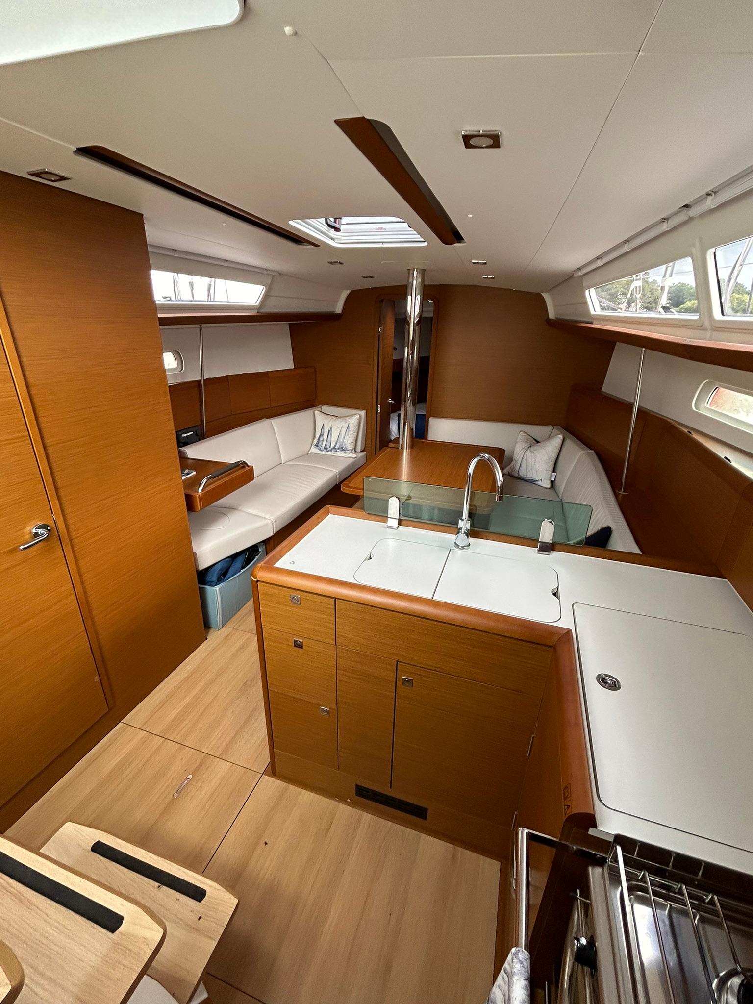 2021 Jeanneau 389 Cruiser for sale - YachtWorld