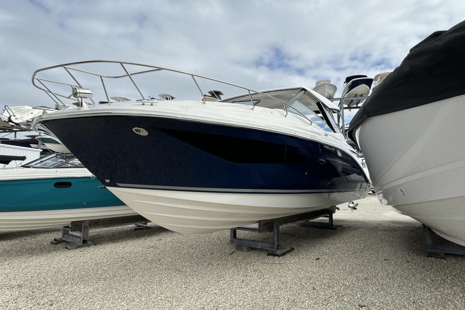 2024 Sea Ray Sundancer 320 Outboard Sports Cruiser for sale - YachtWorld