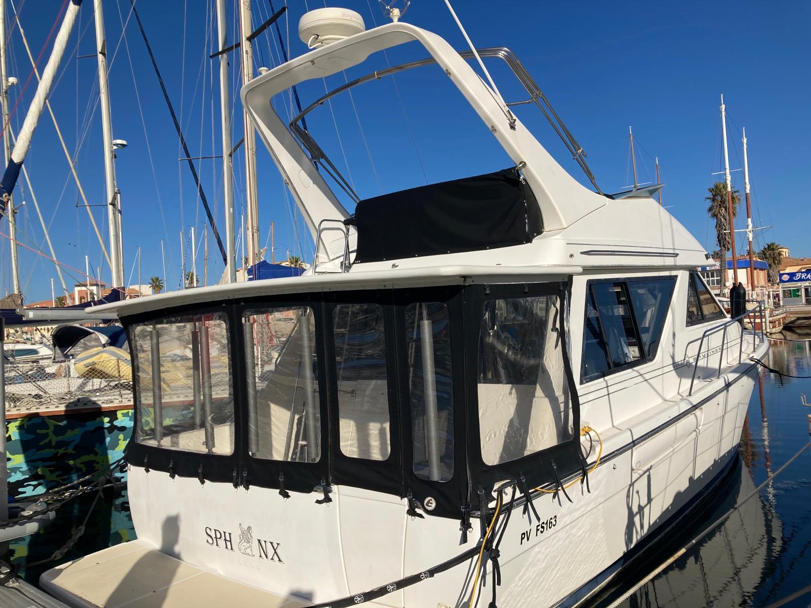 Used 2001 Bayliner 3988 Command Bridge Motoryacht - 66 - Pyrénées ...