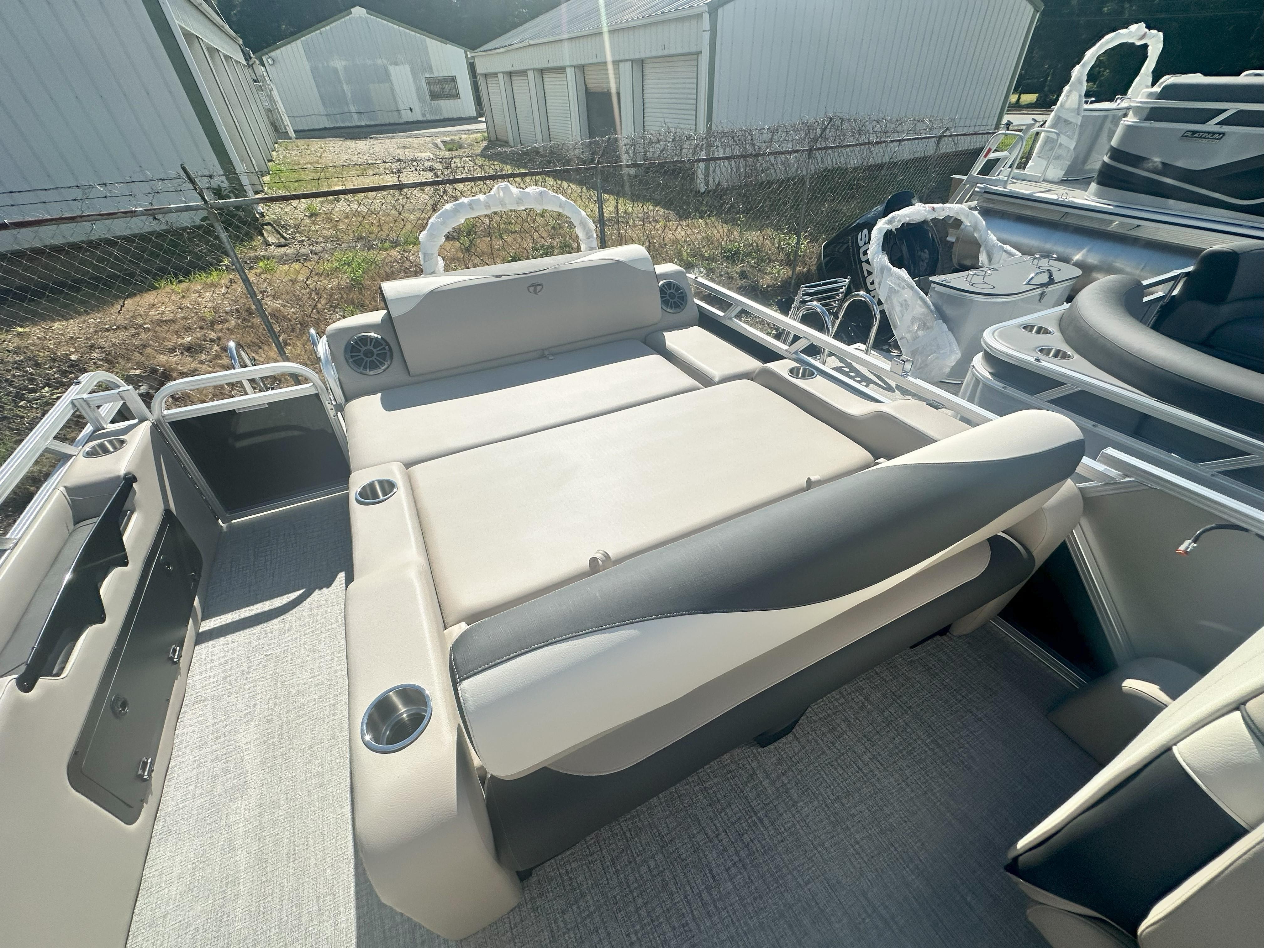 2024 Tahoe Pontoon LTZ Versatile Rear Lounger Pontoon for sale - YachtWorld