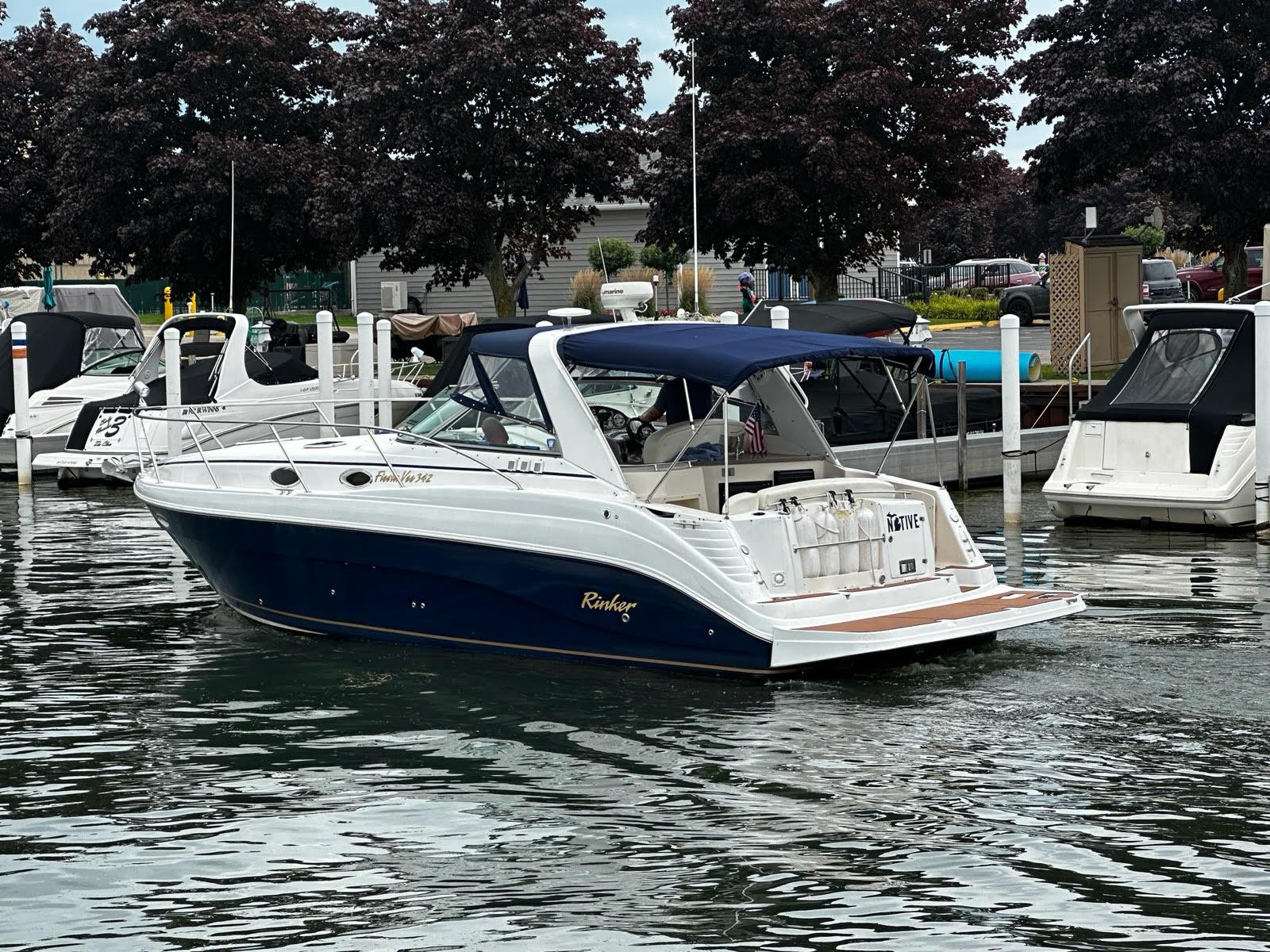 2004 Rinker 342 Fiesta Vee Cruiser for sale - YachtWorld