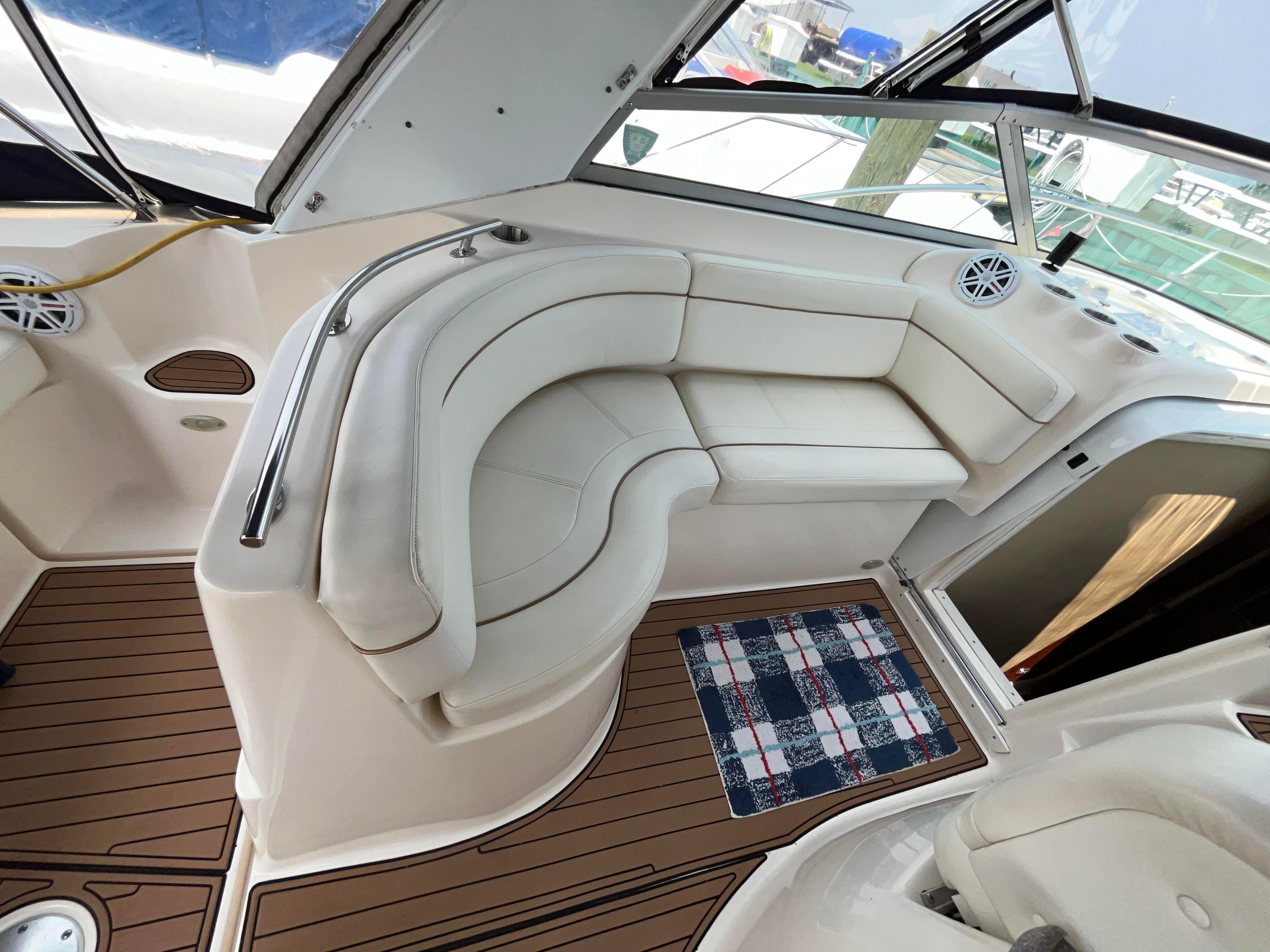 2004 Rinker 342 Fiesta Vee Cruiser for sale - YachtWorld