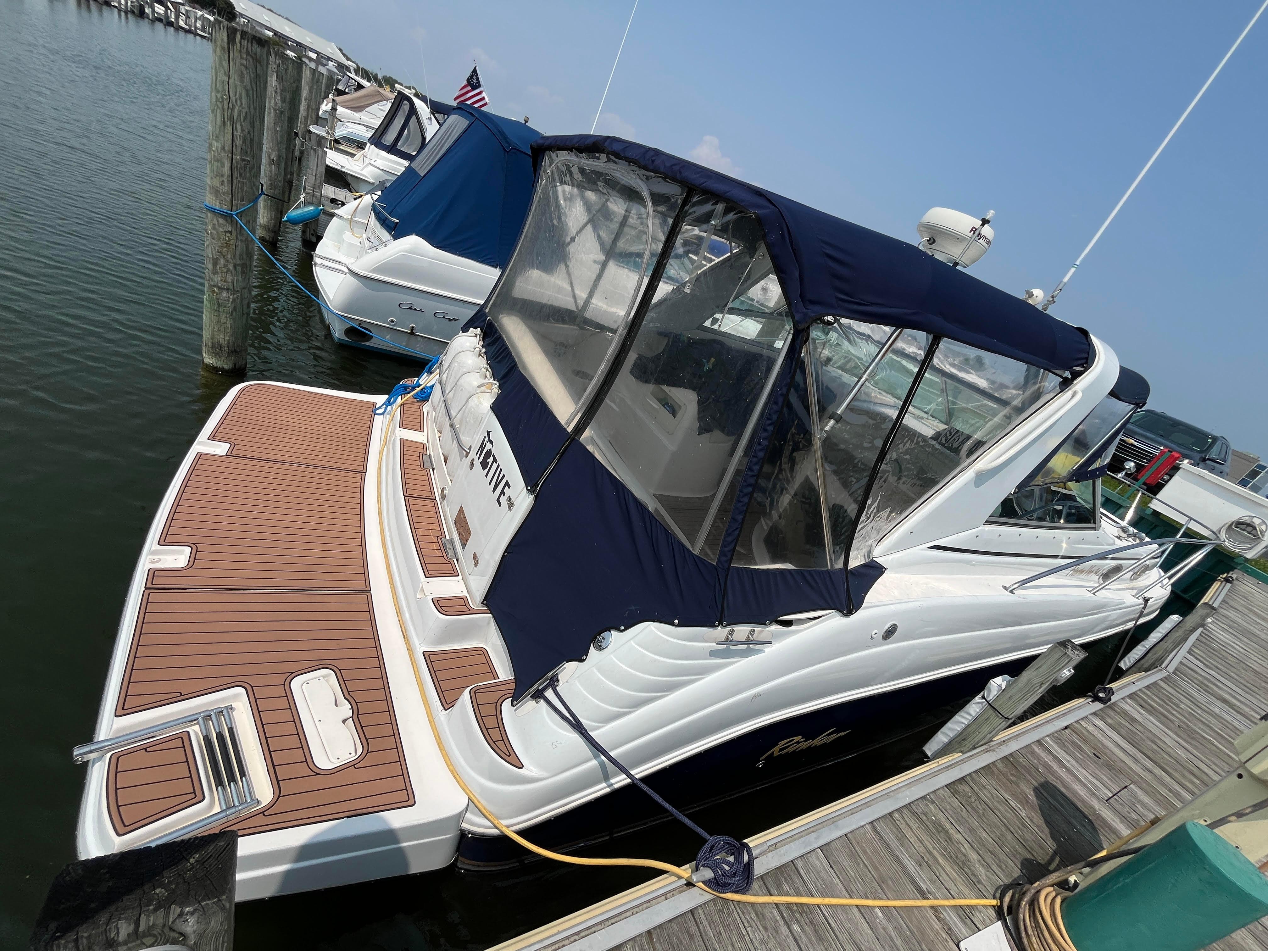 2004 Rinker 342 Fiesta Vee Cruiser for sale - YachtWorld