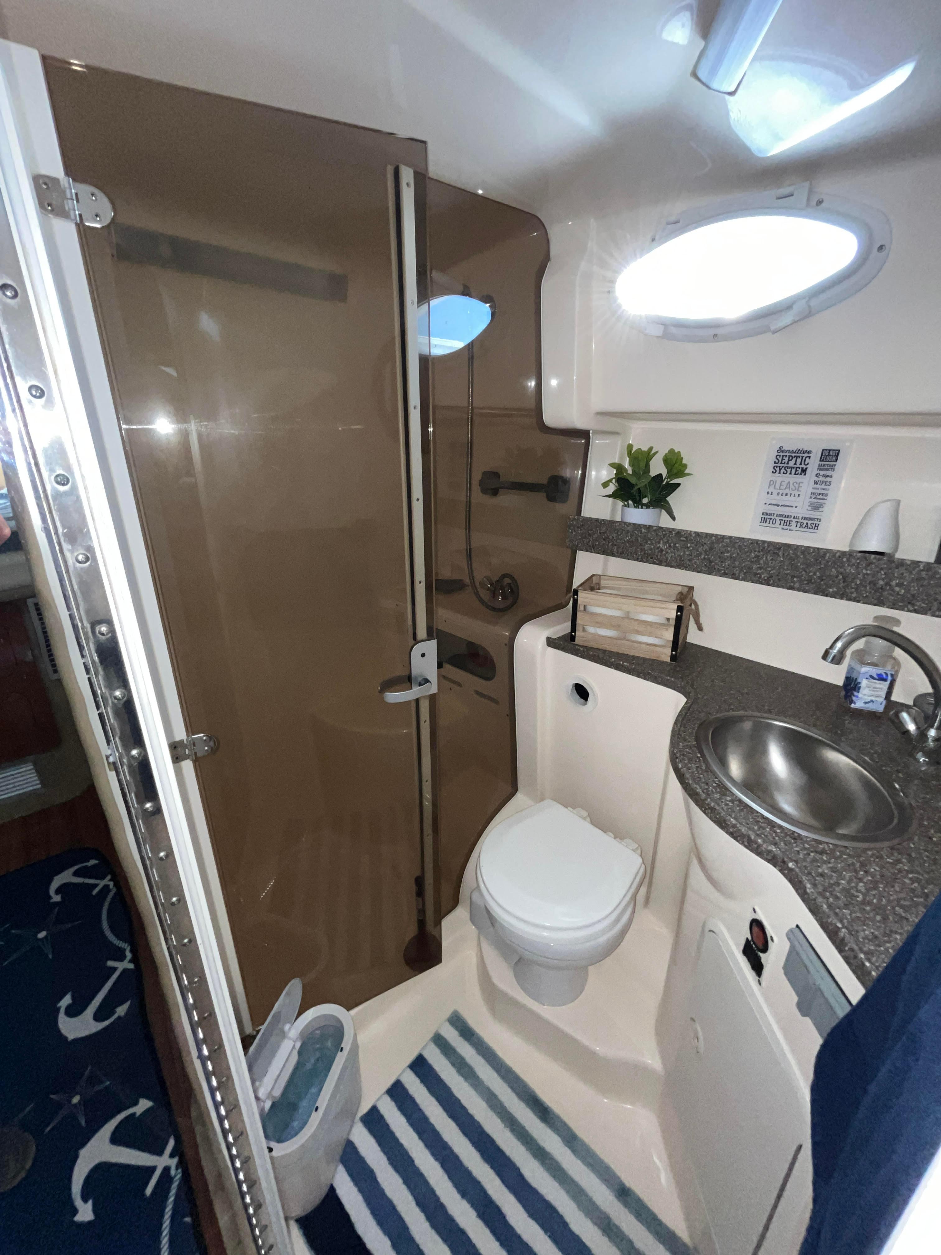 2004 Rinker 342 Fiesta Vee Cruiser for sale - YachtWorld