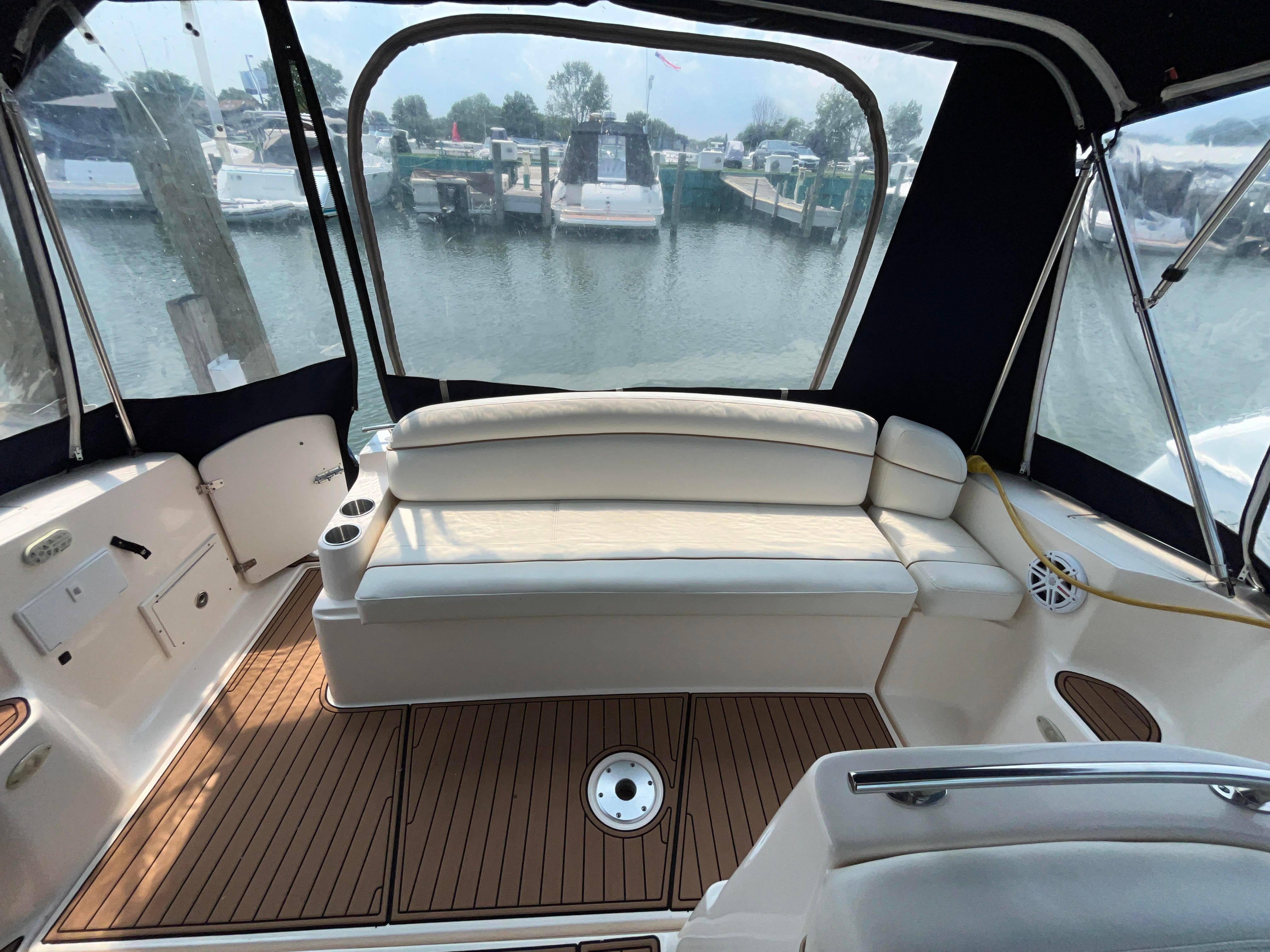 2004 Rinker 342 Fiesta Vee Cruiser for sale - YachtWorld