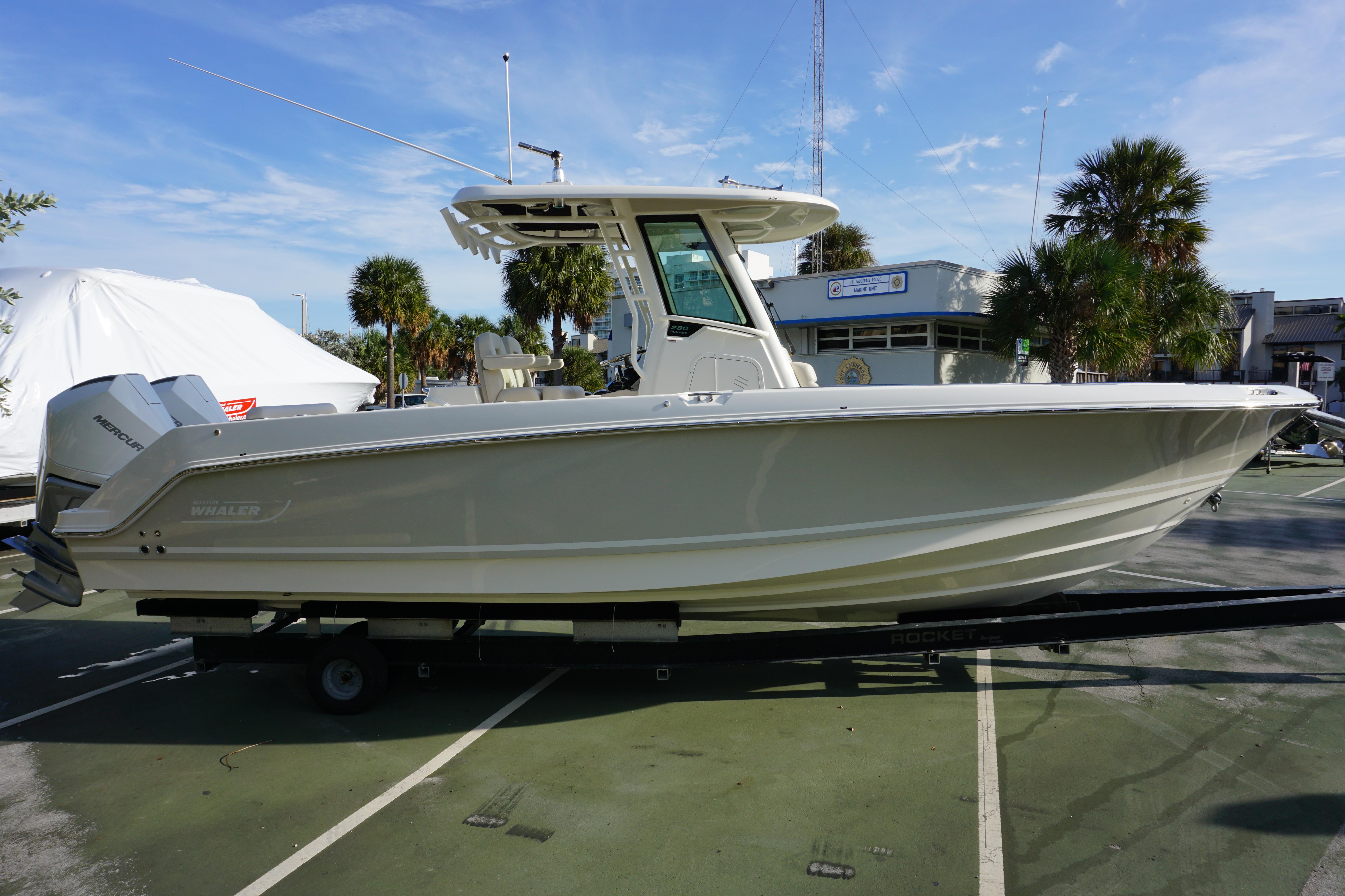 2024 Boston Whaler 280 Outrage Center Console for sale - YachtWorld