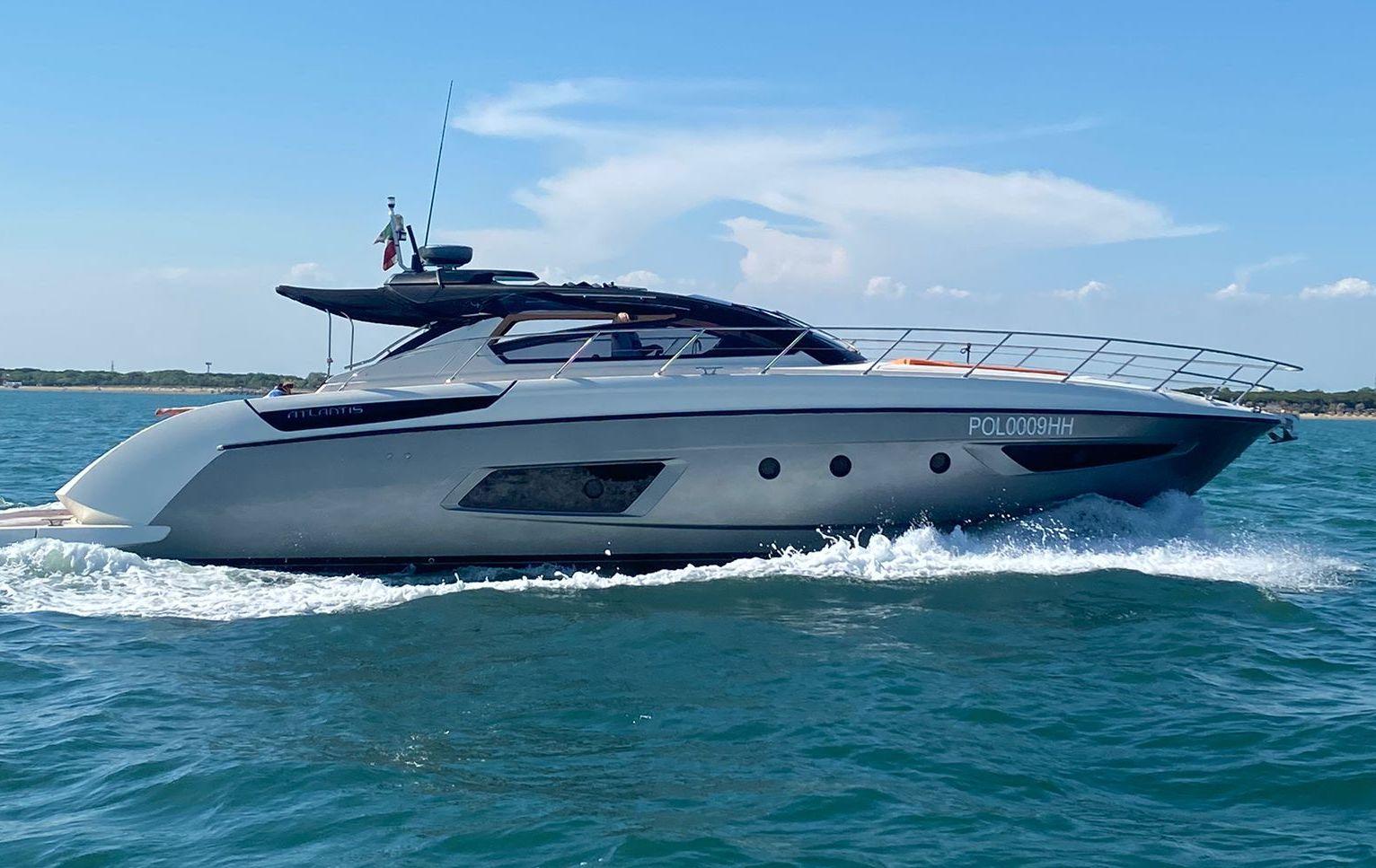 2011 Azimut ATLANTIS 48 HT Motor Yacht for sale - YachtWorld