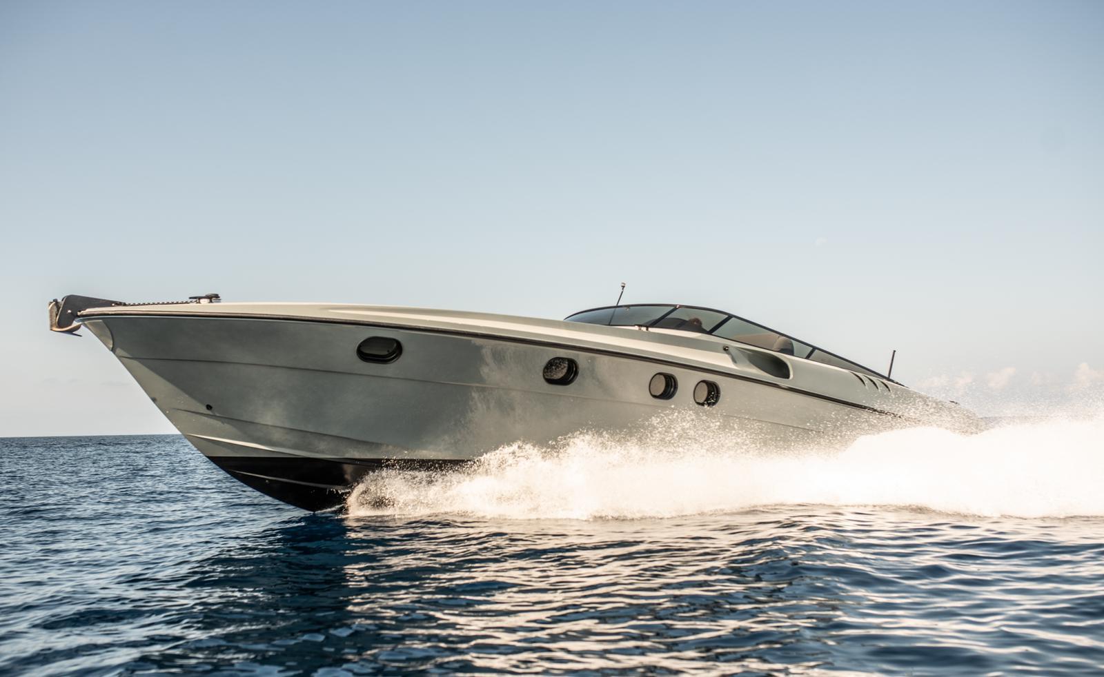 Magnum 44 | 2003 | 13m | Boatshop24