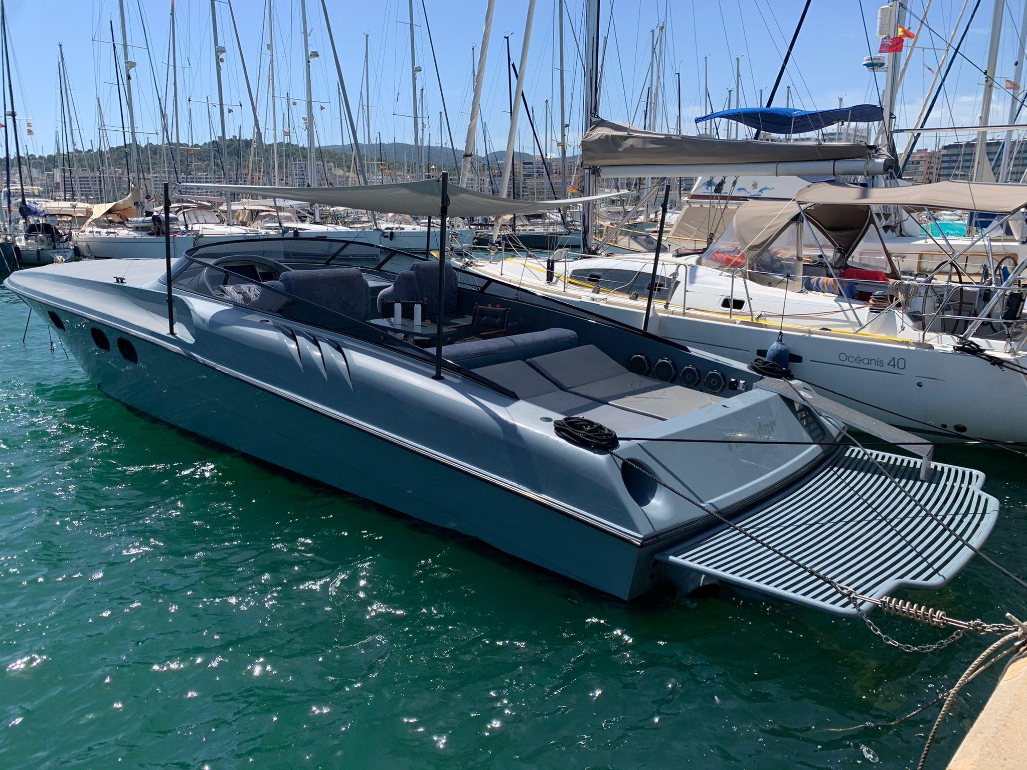 Magnum 44 | 2003 | 13m | Boatshop24