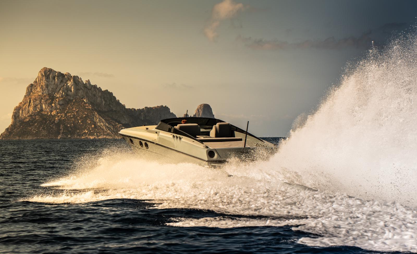 Magnum 44 | 2003 | 13m | Boatshop24