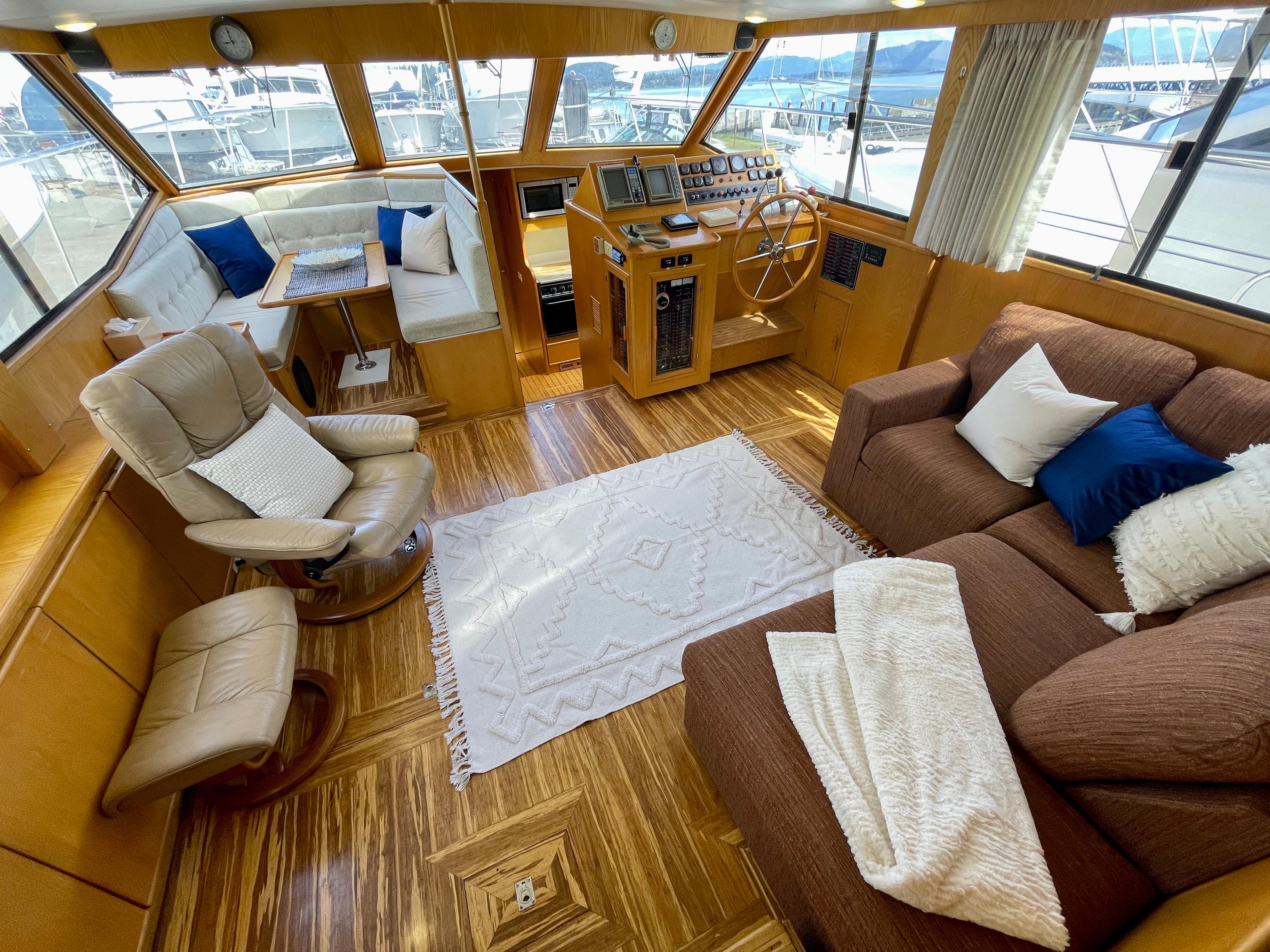 1990 Dyna Vantare Cockpit Motor Yacht Motor Yacht for sale - YachtWorld